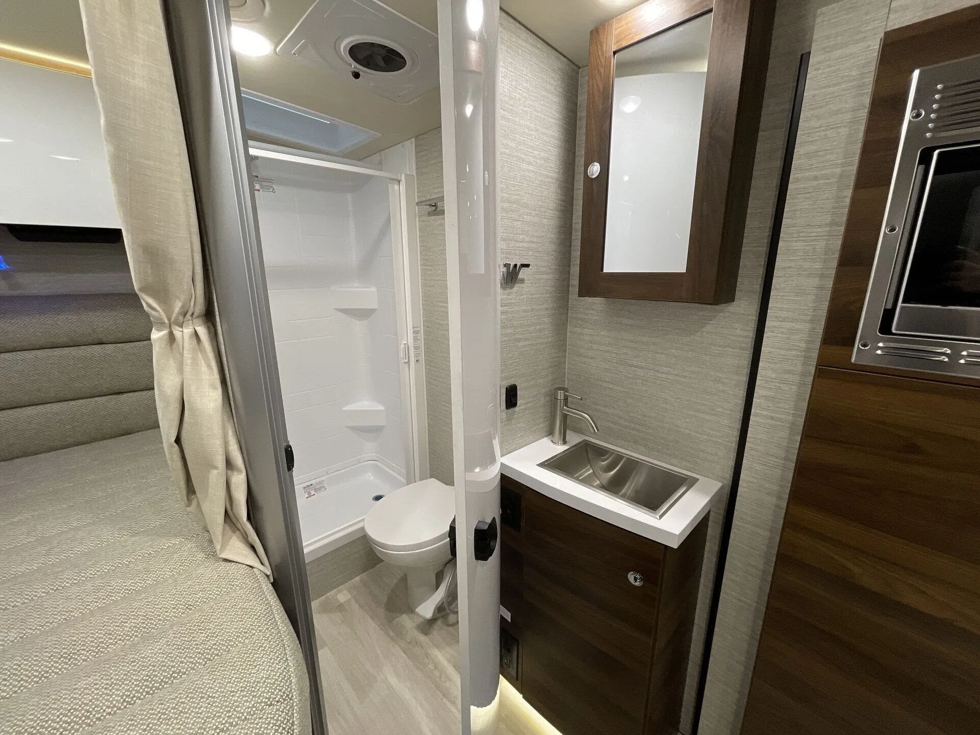 Luxury Family Travel Motorhomes - Winnebago RV Campervan