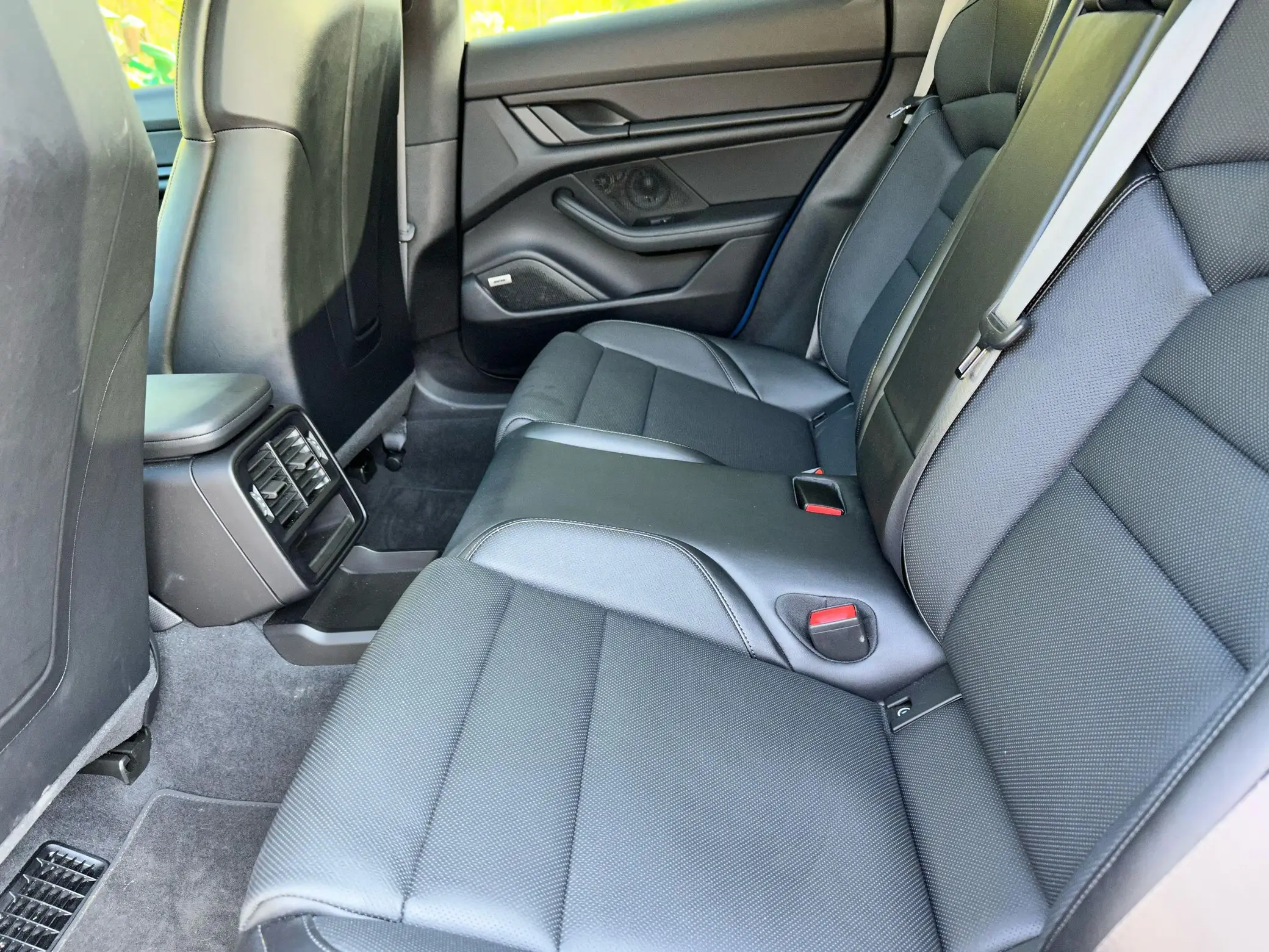 Fairly Used Ev Left Hand Wheel Drive Second Hand Electric Car For Sale ...