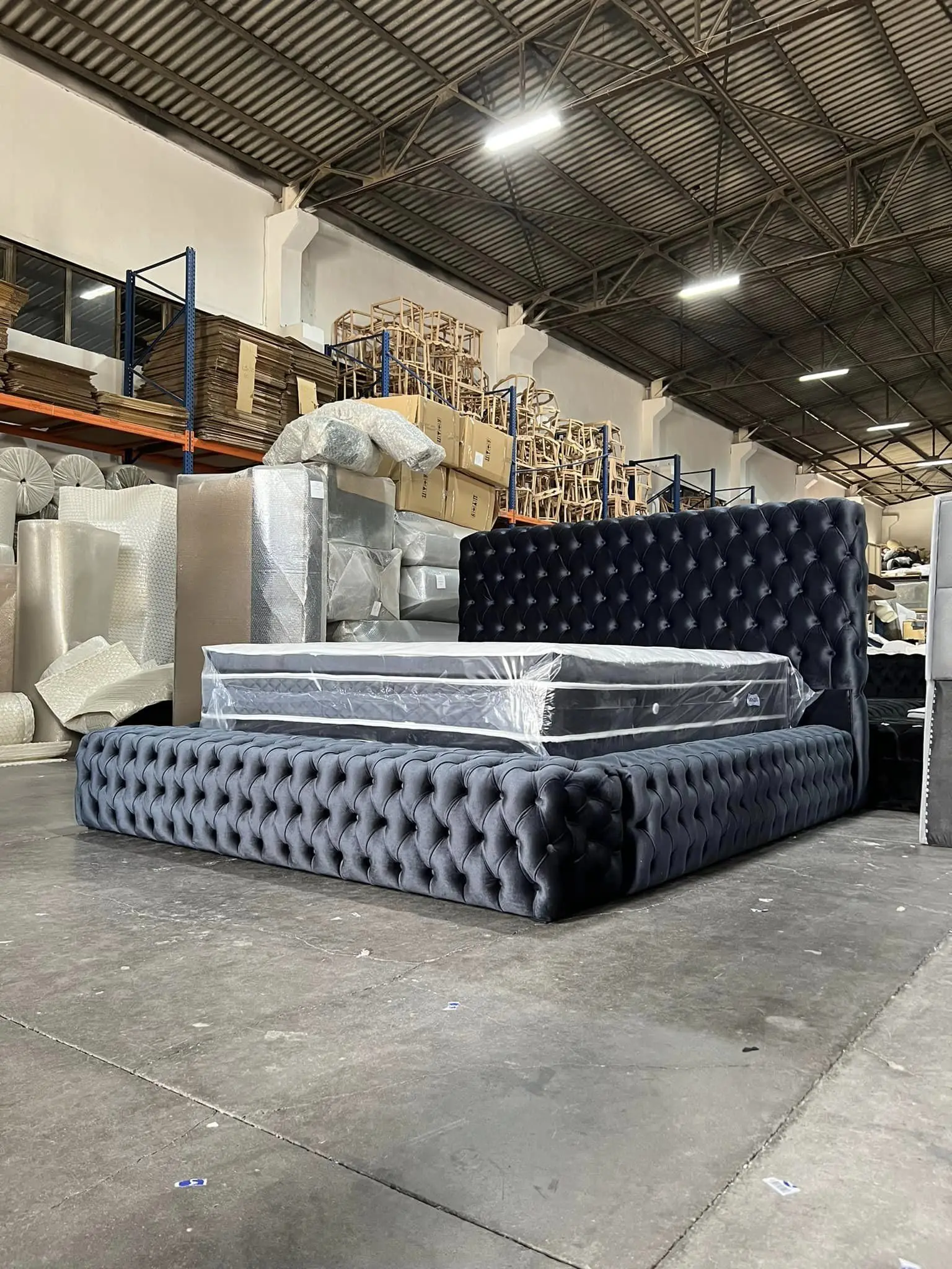 New Trend Tufted Chesterfield Wooden Queen Size Velvet Bed Frame Wooden ...