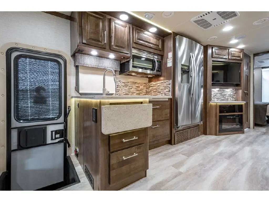 Used Luxury Motorhome ENTEGRA Accolade 37K for Camping & Travel