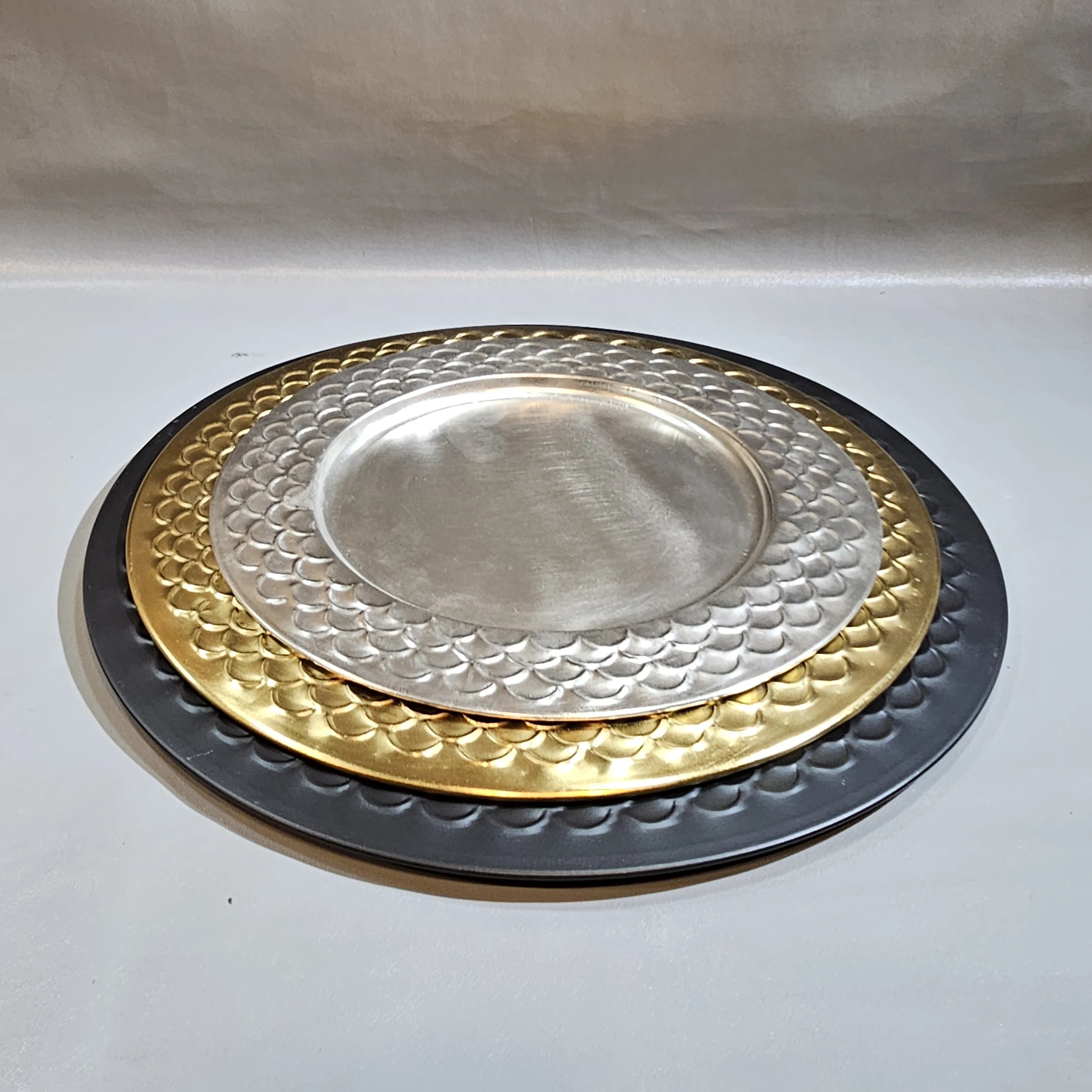 Heavy Duty Kitchen Ware Gold Silver Black Set Of Three Plates ...