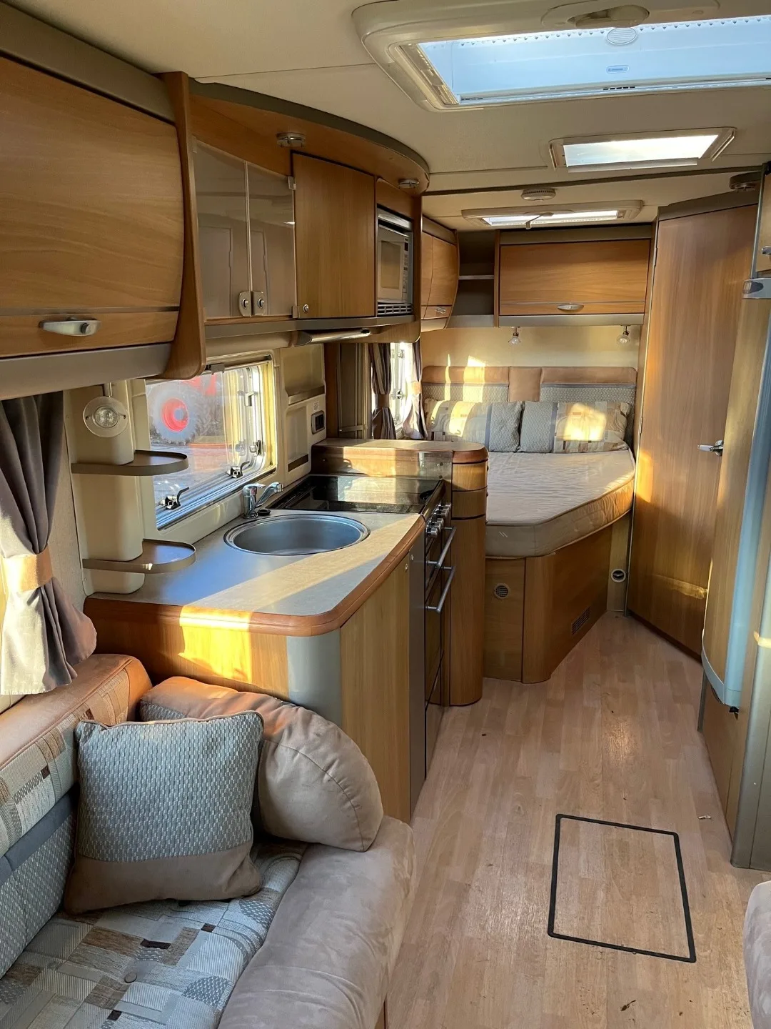 Cheap Swift Travel Trailer Rv Camper Motor Homes Caravan China With Air ...