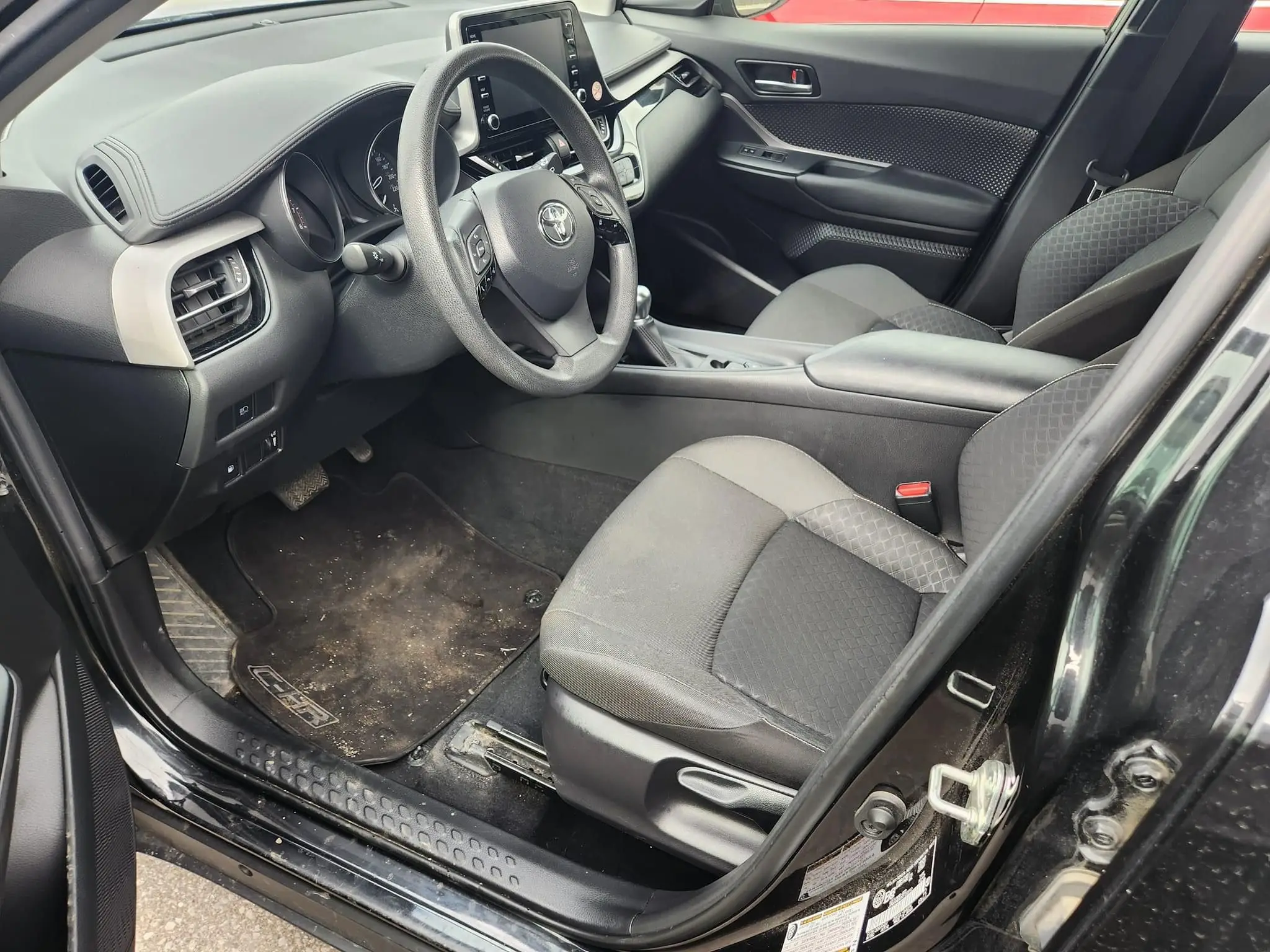 Used 2021 Toyota C-hr Le Subcompact Suv - Buy 2021 Toyota C-hr Le ...