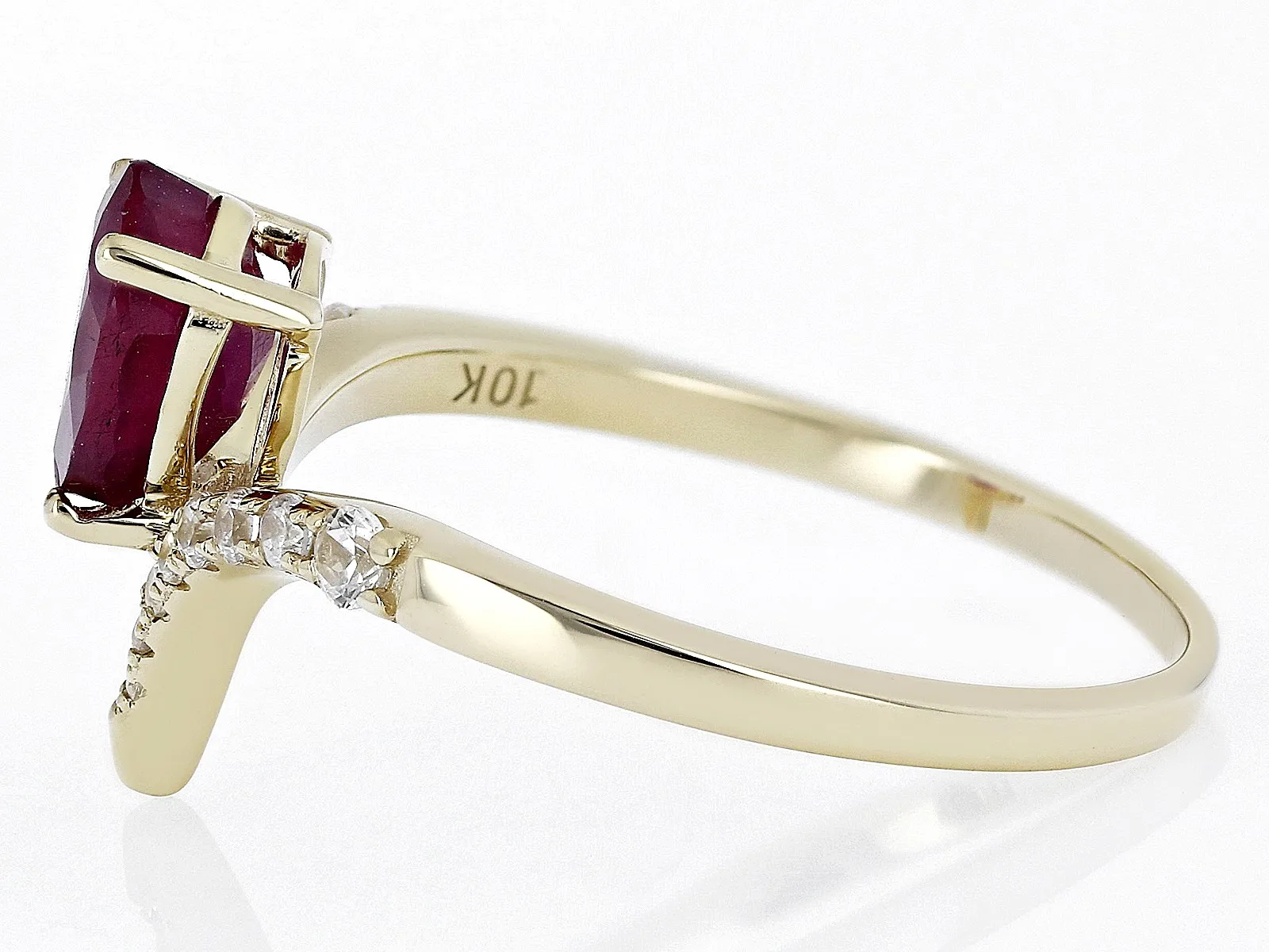 Scarlet Elegance: Red Mahaleo Ruby 10k Yellow Gold Ring | A Radiant ...