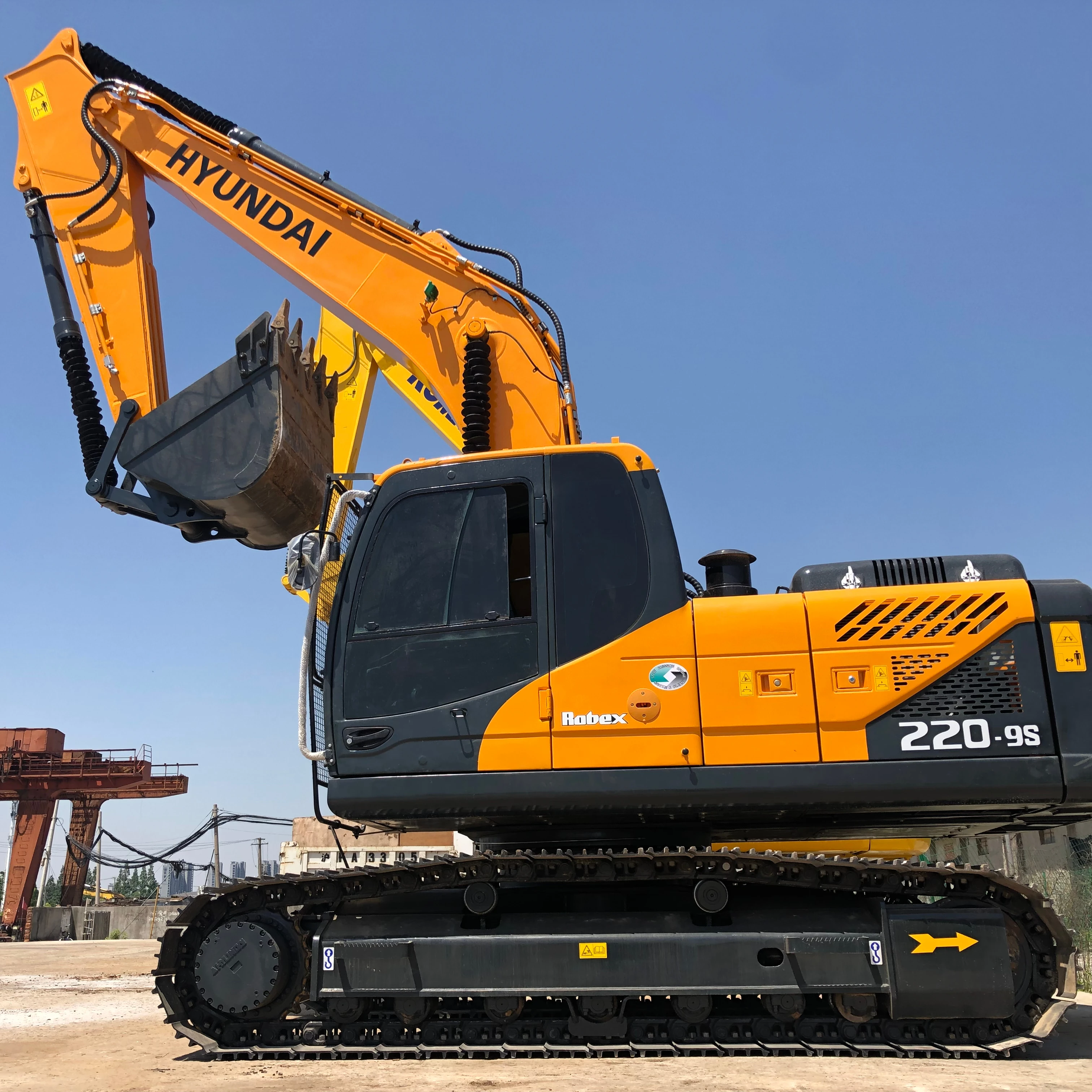 22 Ton Hyundai 220LC-9S Excavator - Great Value & Performance