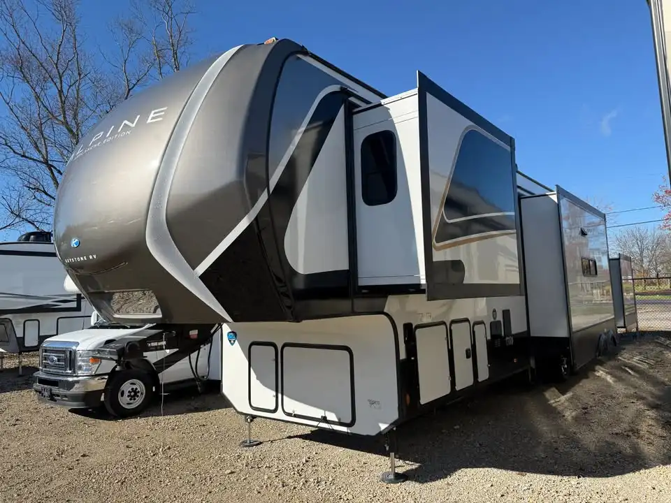 HIGHLY EFFICIENT 2024 Keystone Avalanche 390DS 5th Wheel l Dual Suite l ...