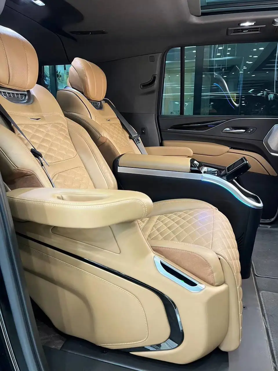 Luxury Electric Rest Sofa Seat With Middle Armrest Cadillac Escalade ...