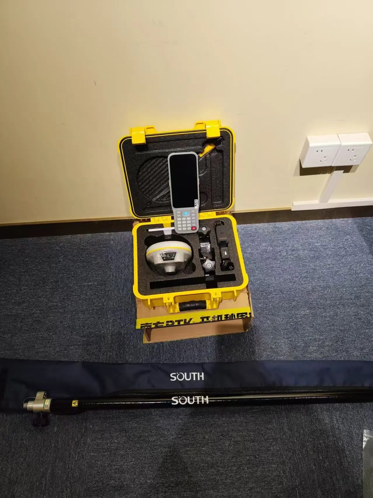 SOUTH Pocket RTK Galaxy G3 Surveying Instrument GNSS RTK Receiver ...