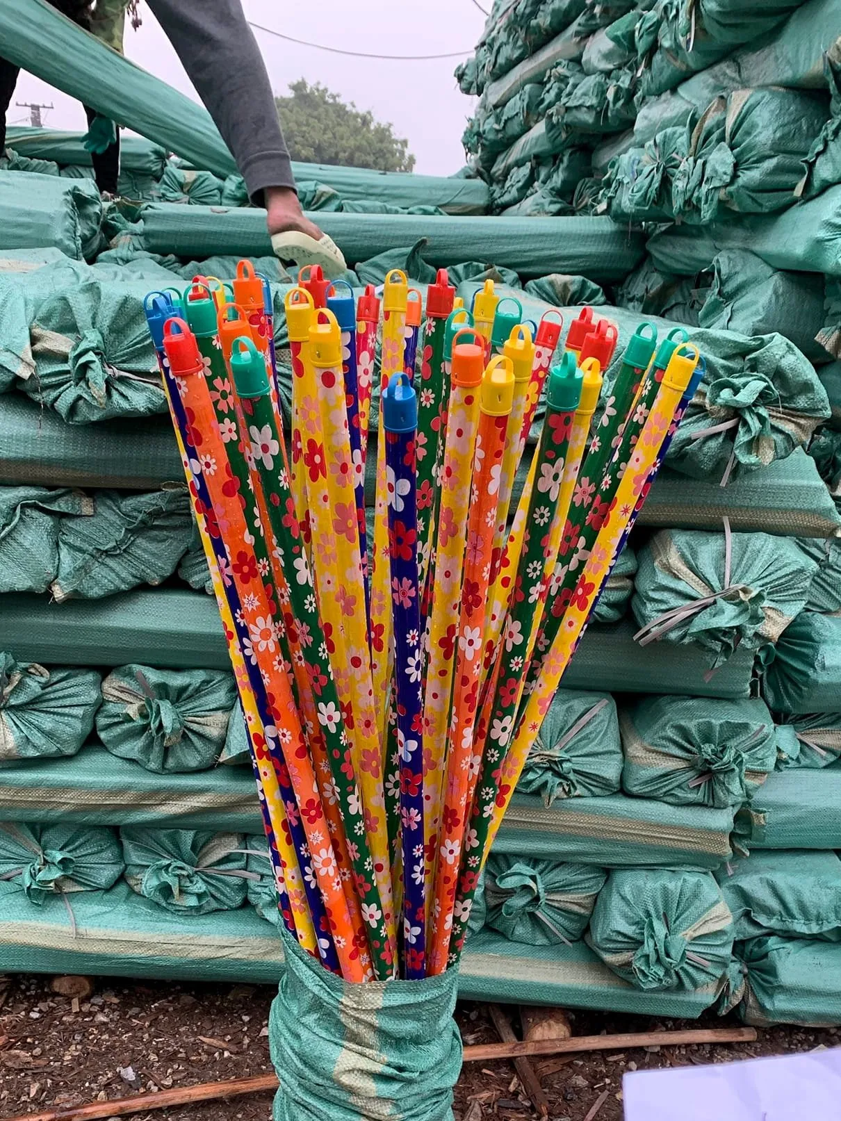 Wooden Broom Handle Sticks - Durable Eucalyptus Flower Mop Stick
