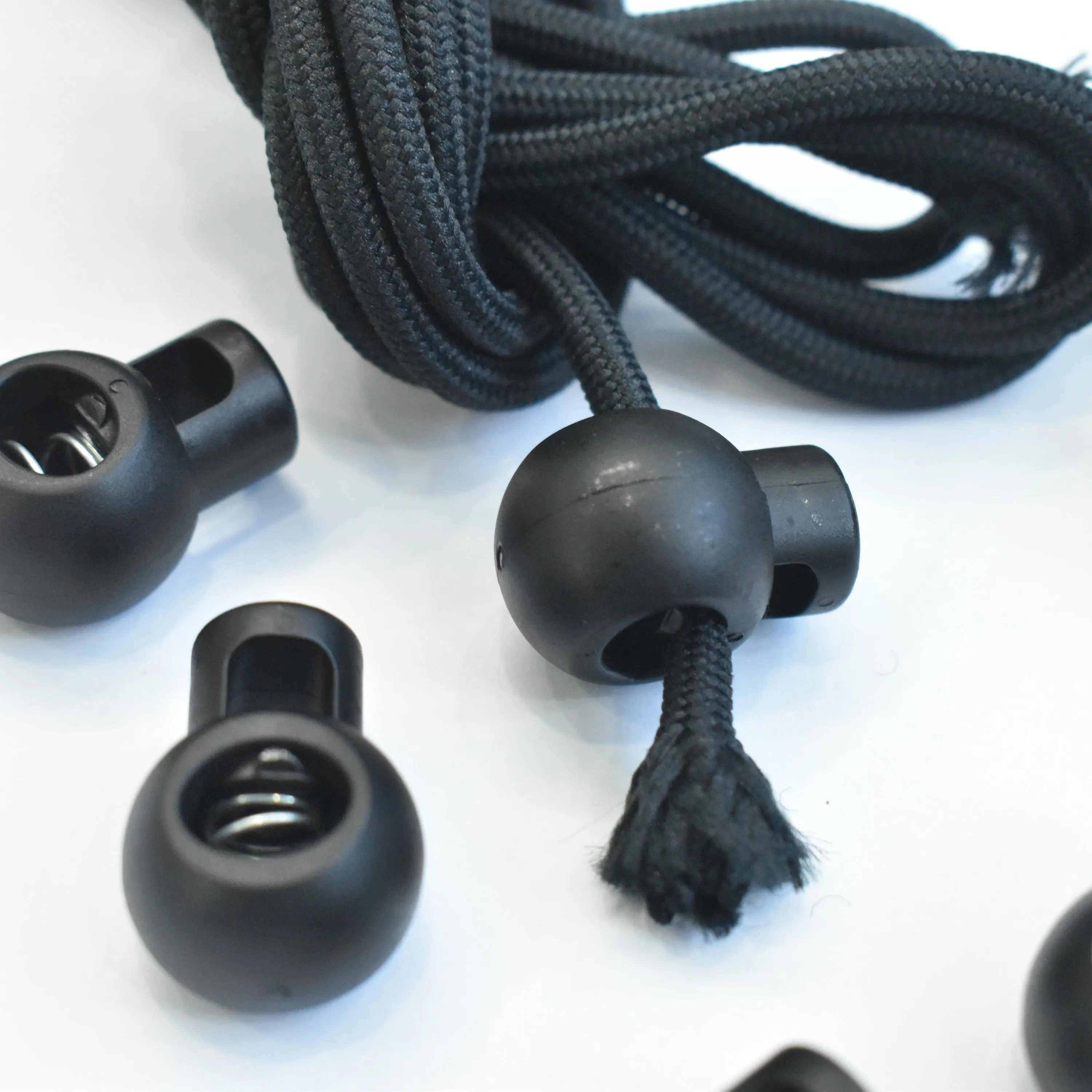 Circle Cord Lock Black Plastic Spring Stop Toggle Round Head Cord Locks ...