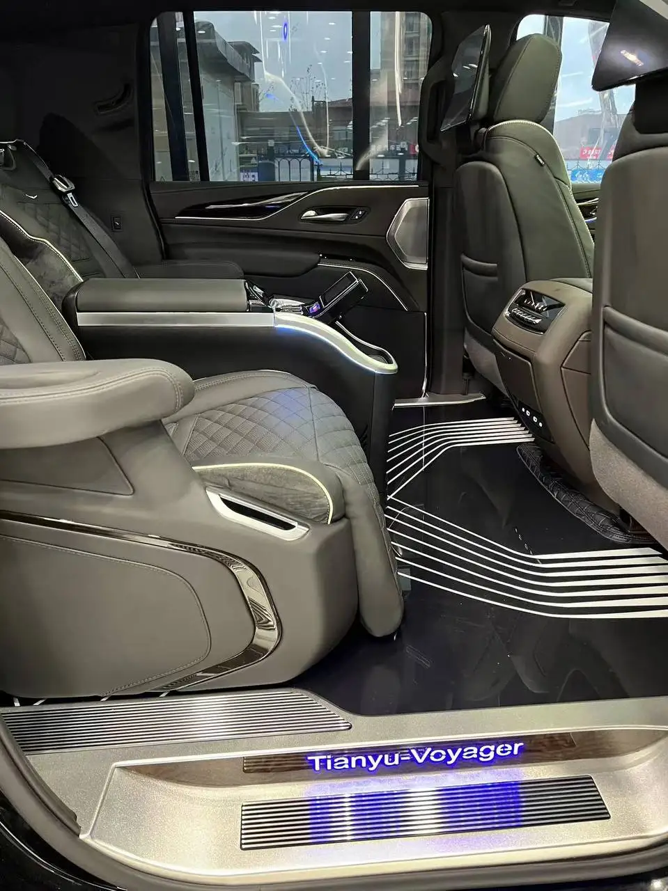 Luxury Electric Rest Sofa Seat With Middle Armrest Cadillac Escalade ...