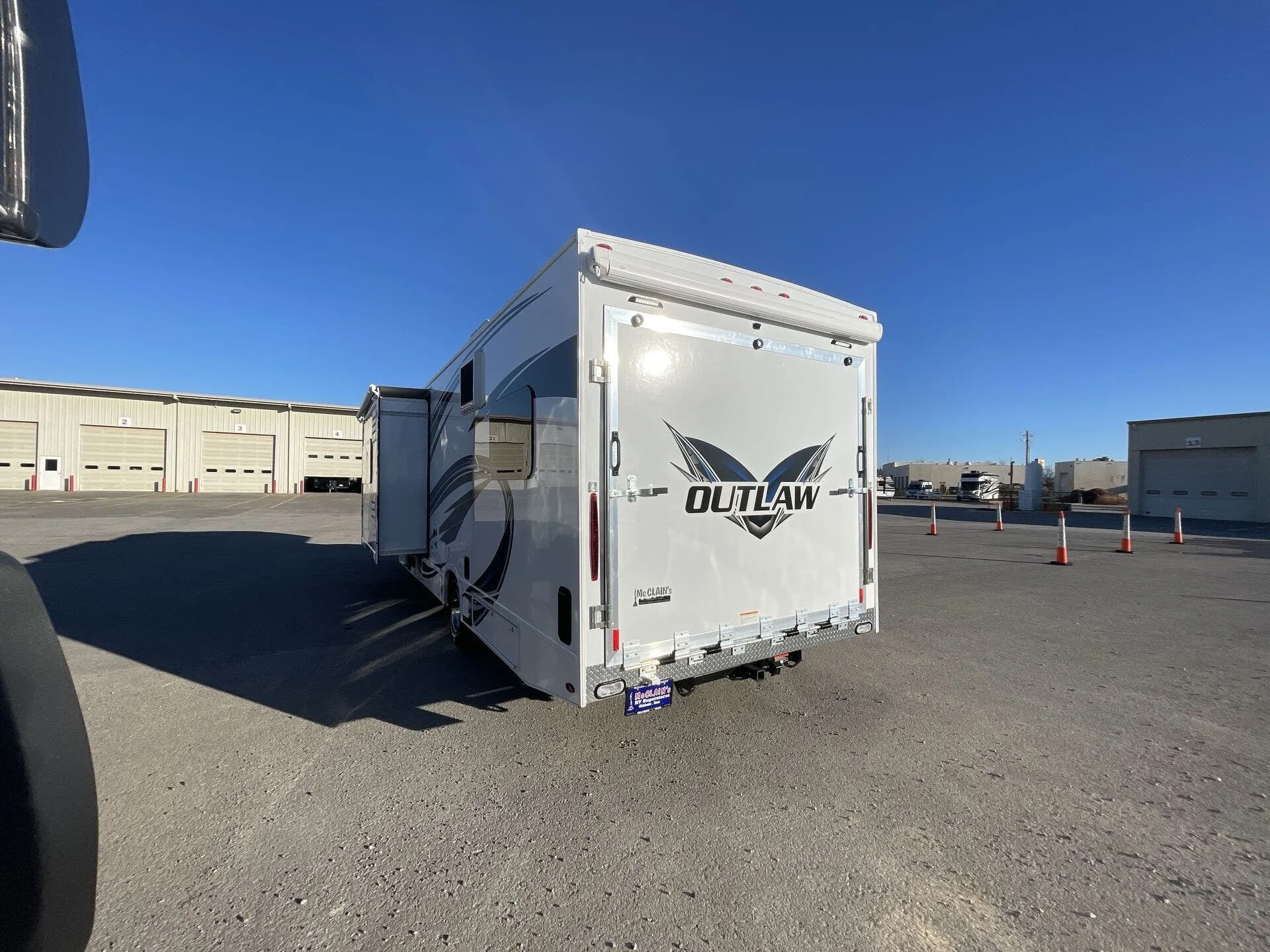 2023 Thor Motor Coach Outlaw Camper Motorhome Caravan - Buy 4x4 ...