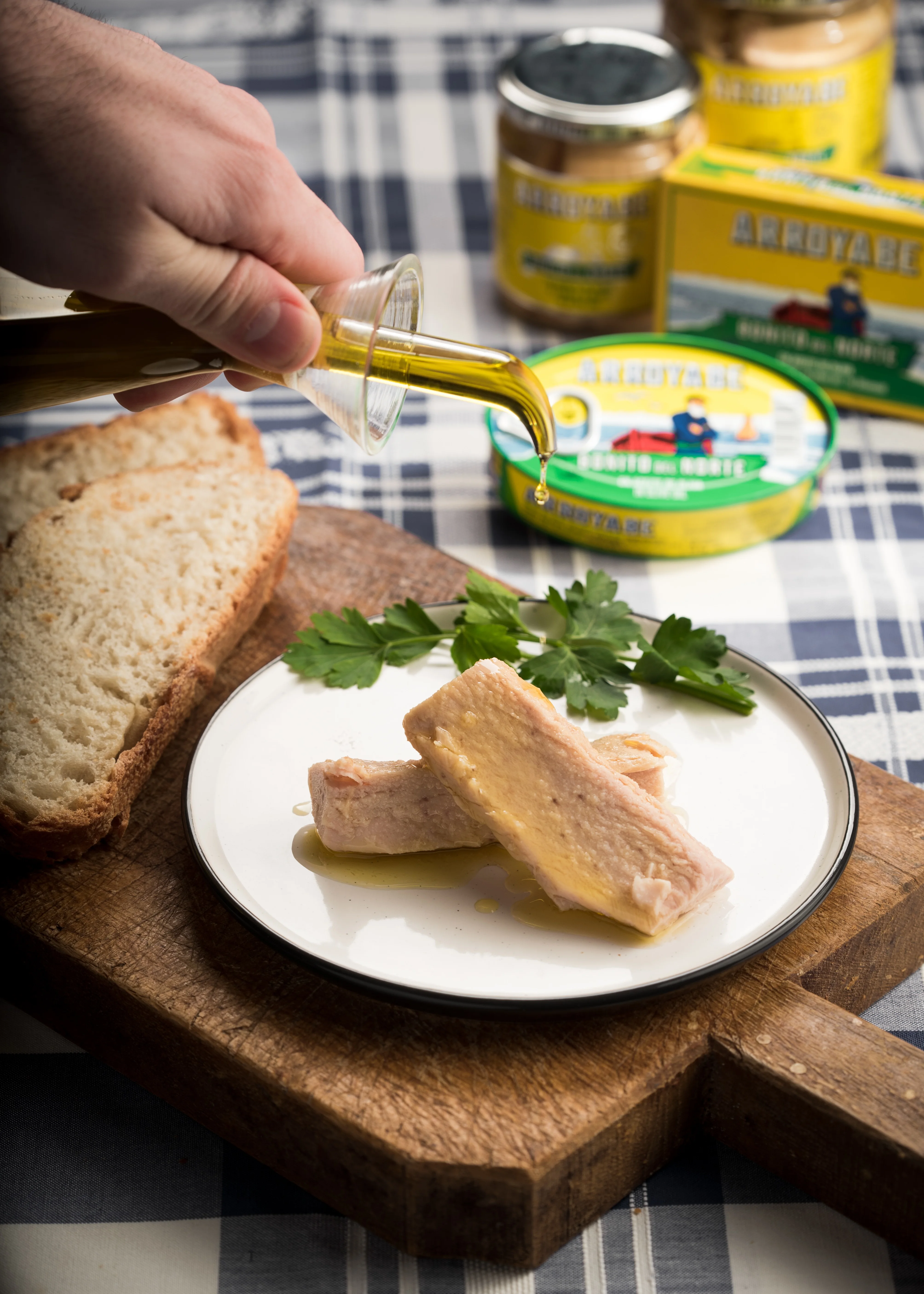 White Tuna Flakes In Sunflower Oil Can Ro900 - Buy White Tuna Bonito ...