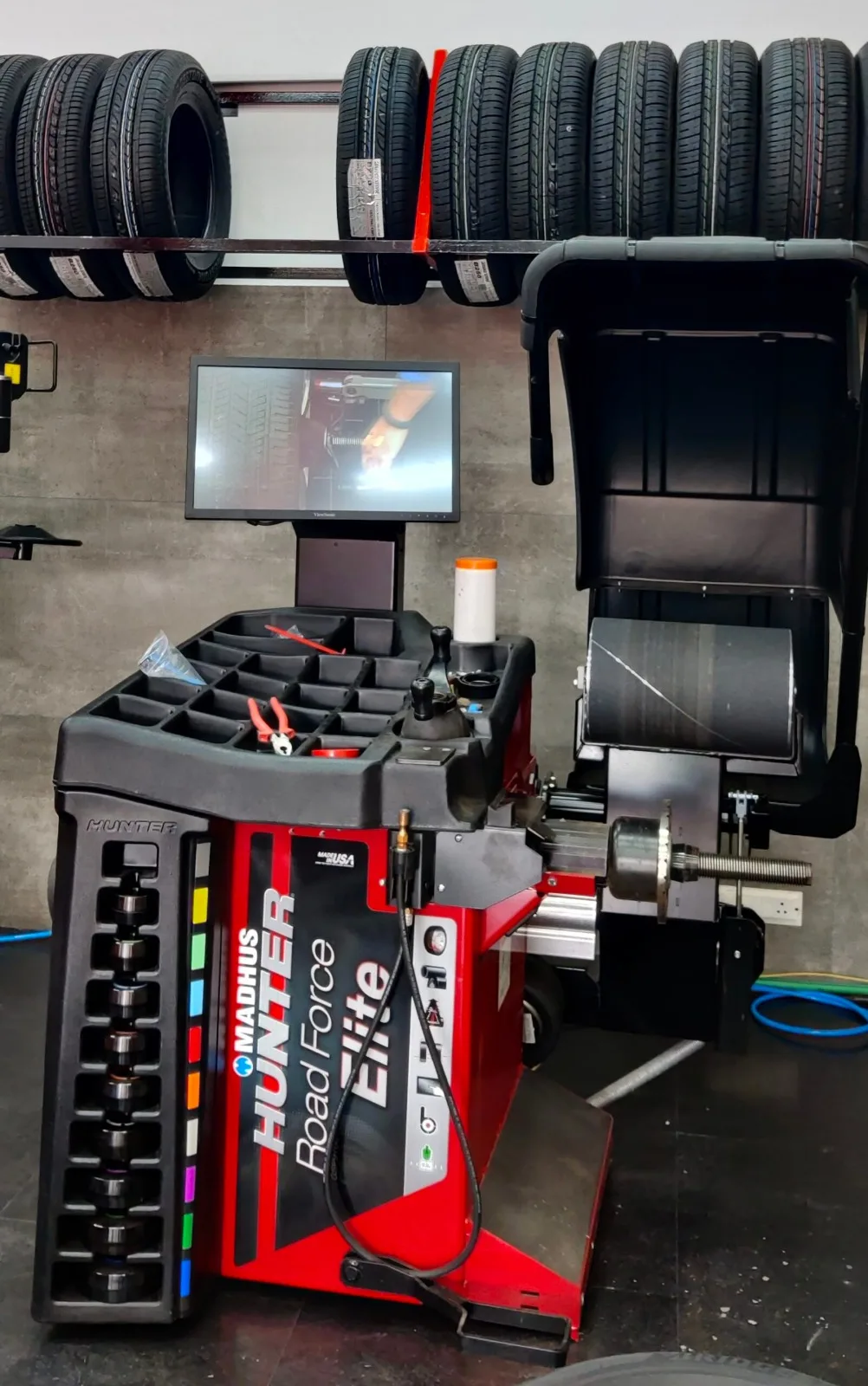 Hunter Wheel Balancer - Precision for Tire Workshops