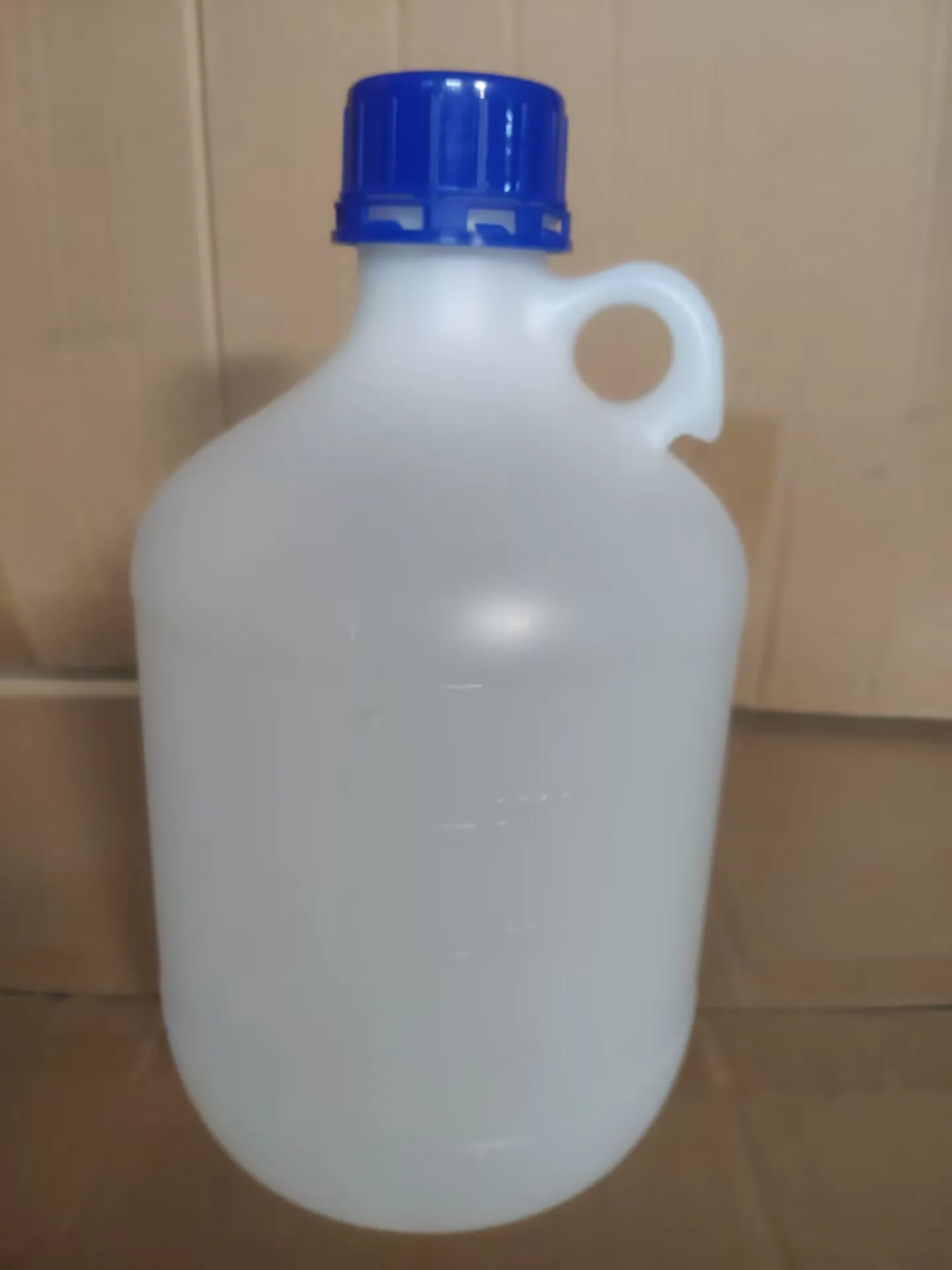 2.5L High Transparent HDPE Bottle with Sealing Cap & Handle