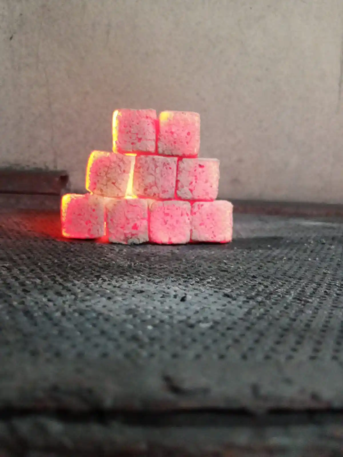 Indonesia Briket Coconut Shell Charcoal Briquette For Hookah Shisha ...