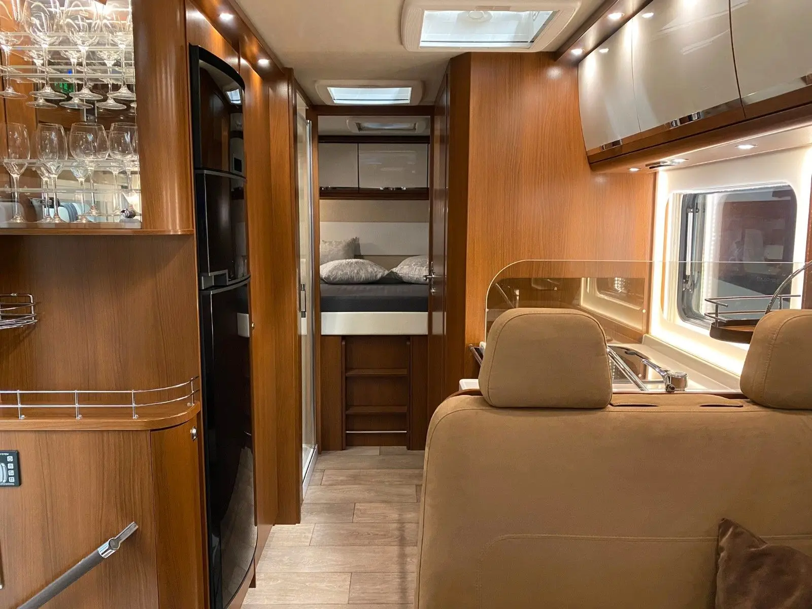 Luxury Family Travel Motorhome RV Camper for 4-6 Persons