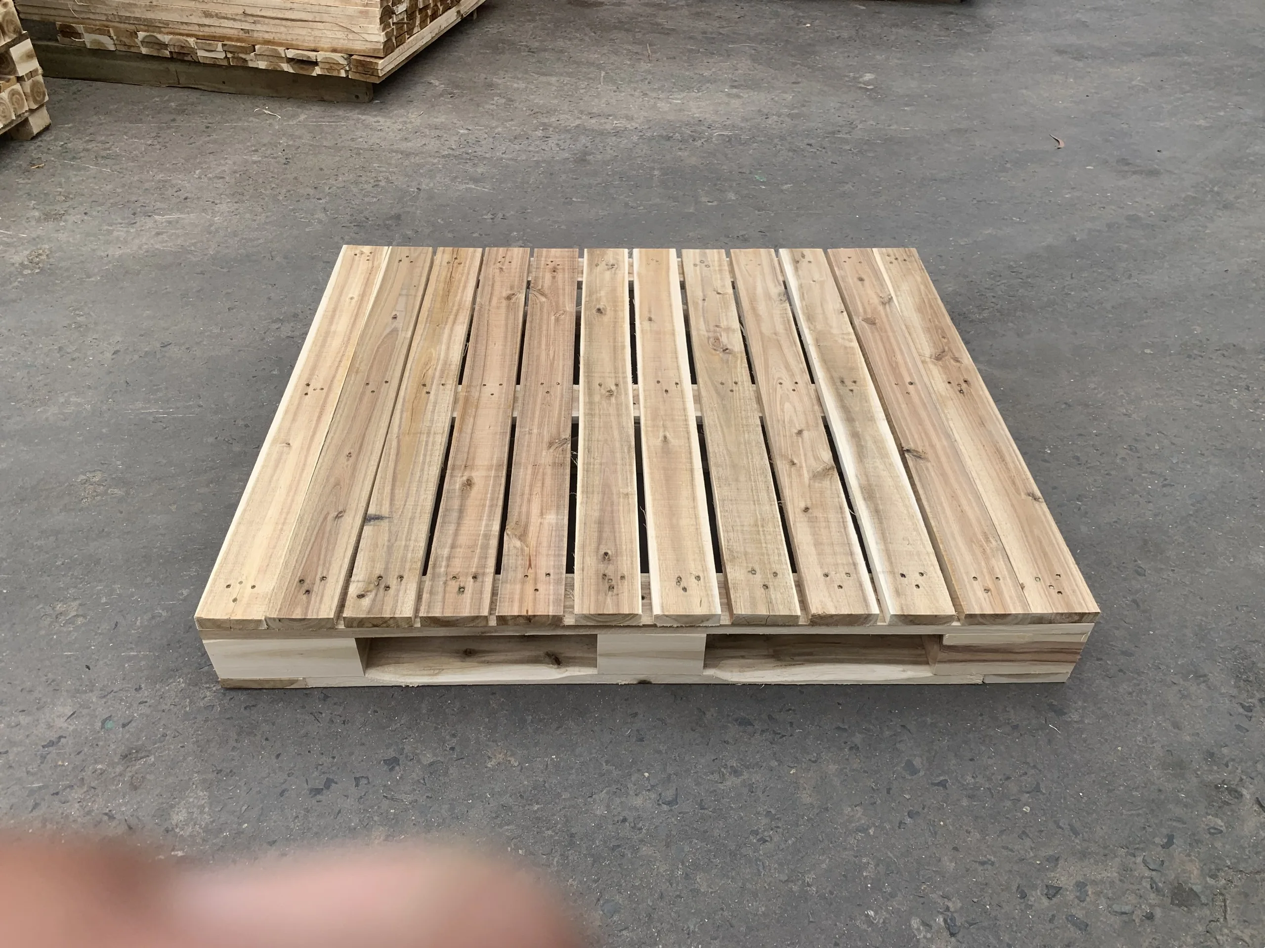 Wholesale Vietnamese 2-Way/4-Way Pine Wood Pallets