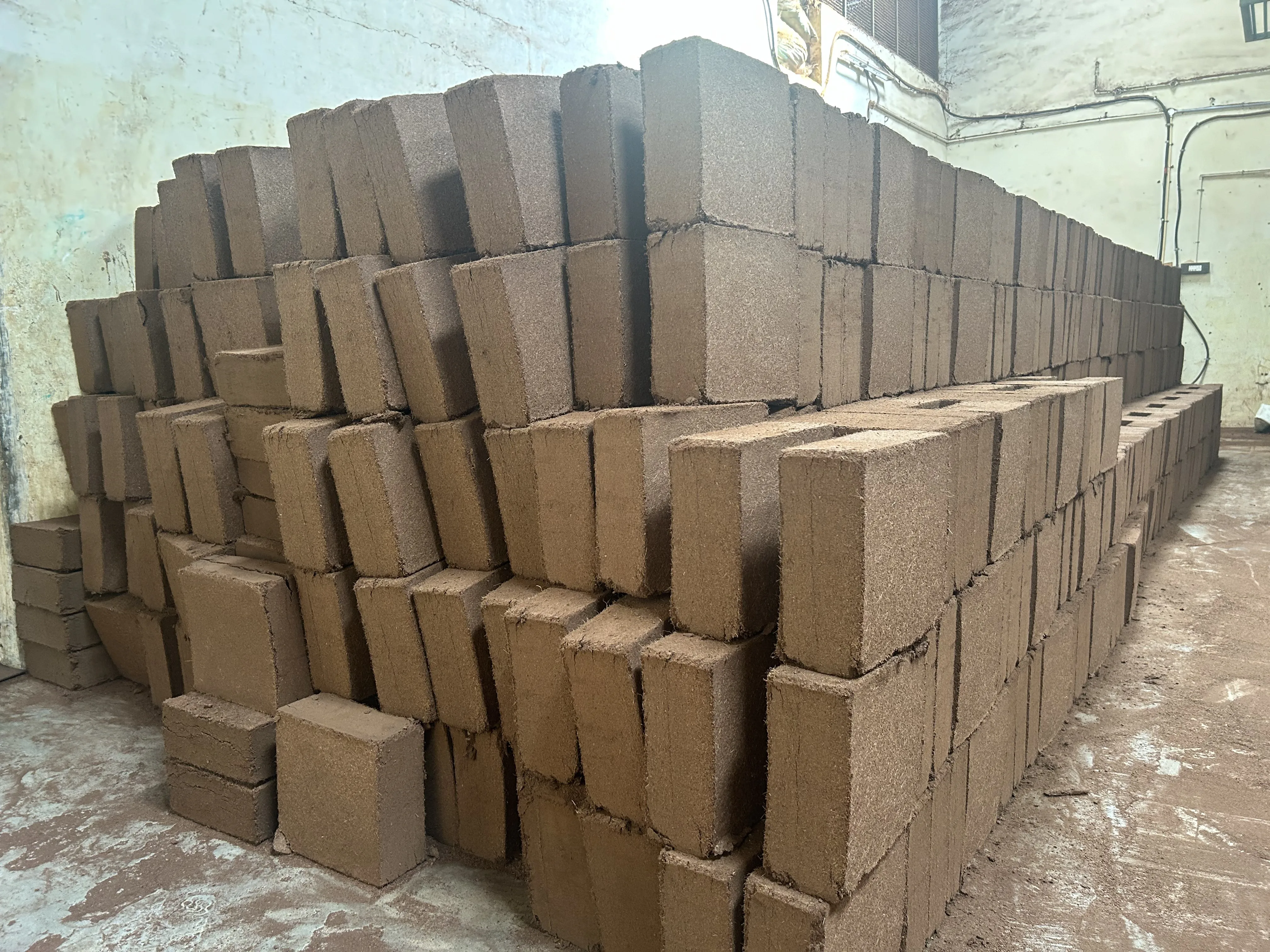 Top Sell 2023 Coco Peat Block With 5kg Weight & Customized Shapes ...
