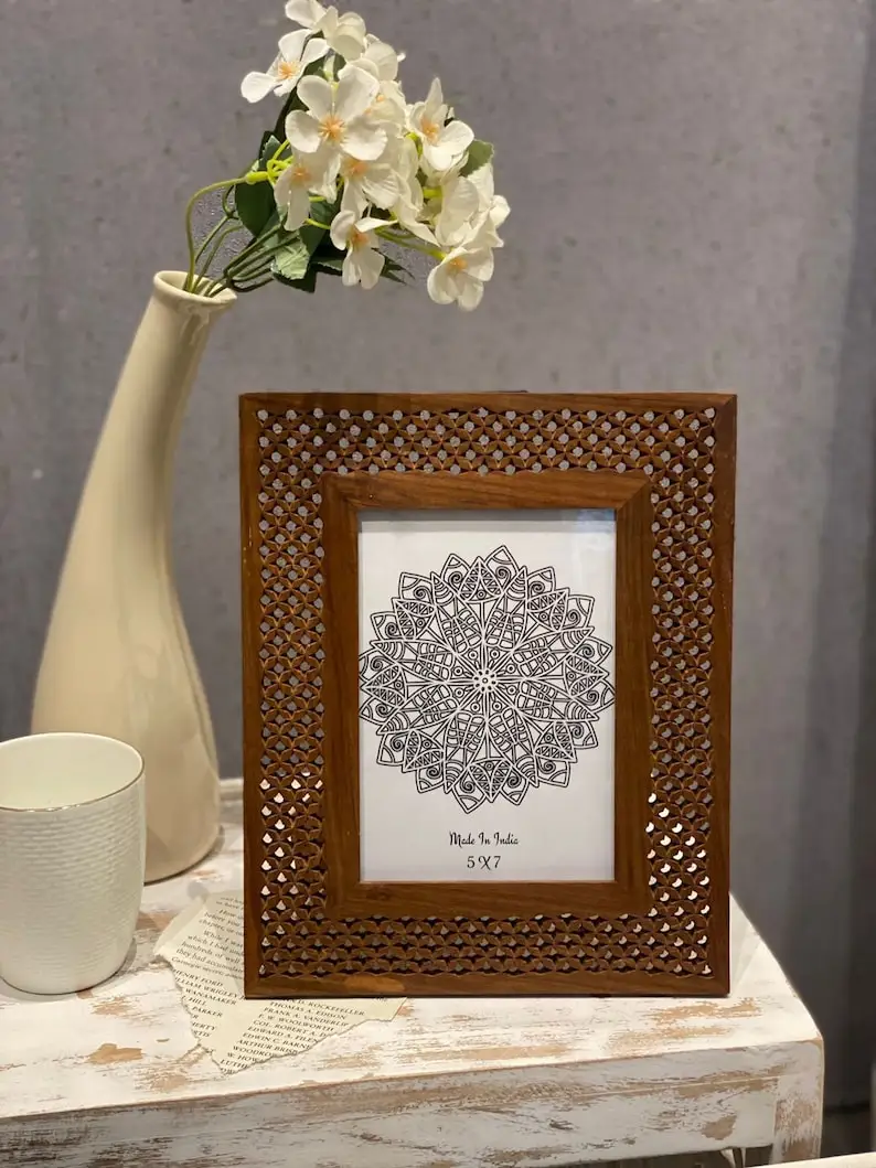 Nice Natural Wood Jali Cut Design Traditional Photo Frame - Buy Wooden Photo Frame Natural Wood ...