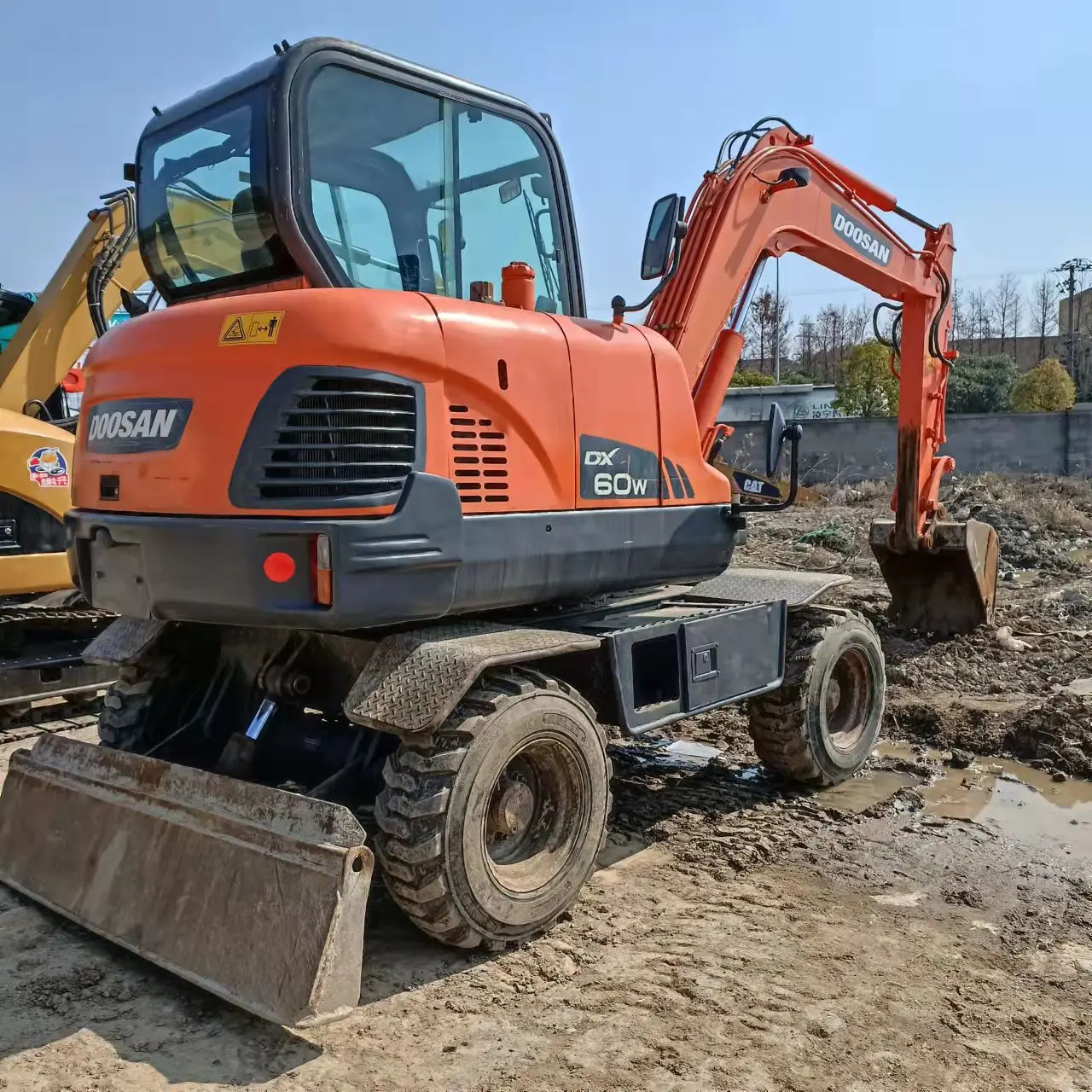 6 Ton Used Small Wheel Excavator Doosan Dx60w Tyre Excavator With High ...