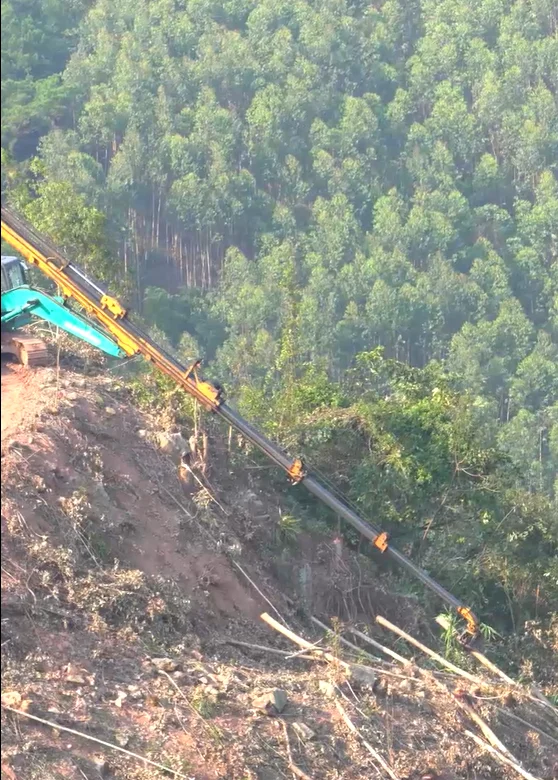 Forestry Log Piling Machine Xuvol WYJ-325L , Extend 25 Meters for ...