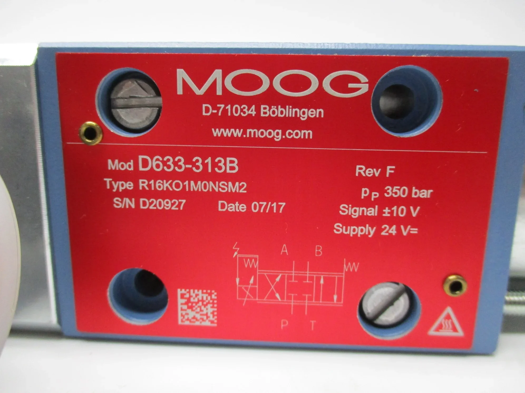 MOOG D633-313B Servo Valve - Precision Hydraulic Control
