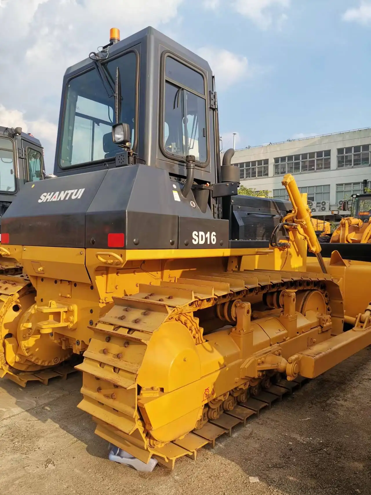 Shantui SD16 Bulldozer - Reliable Performance & Durability