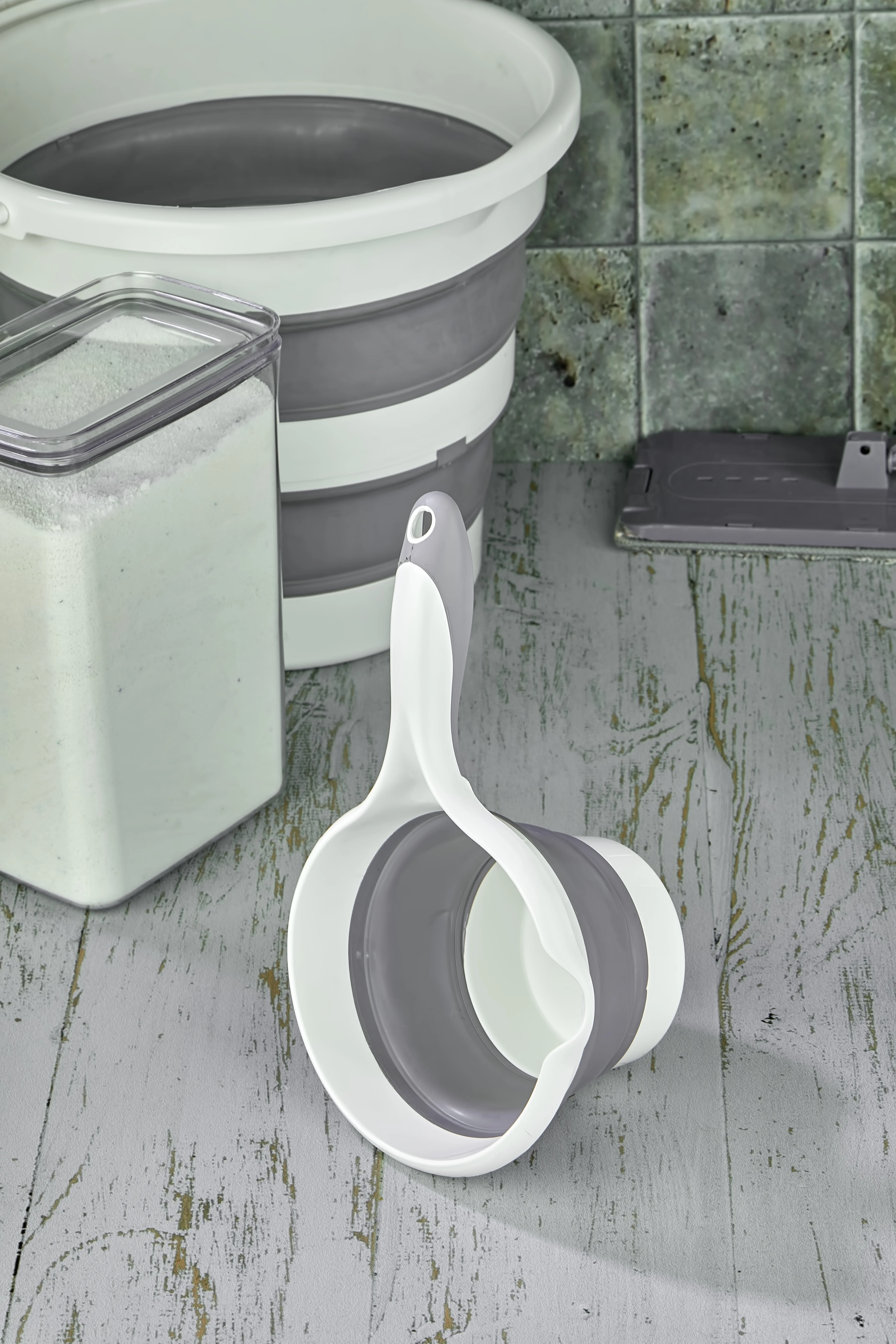 Collapsible Bucket with Handle 1.1 Liters Gray and White Foldable ...