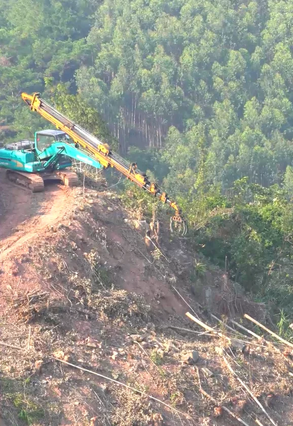 Forestry Log Piling Machine Xuvol WYJ-325L , Extend 25 Meters for ...