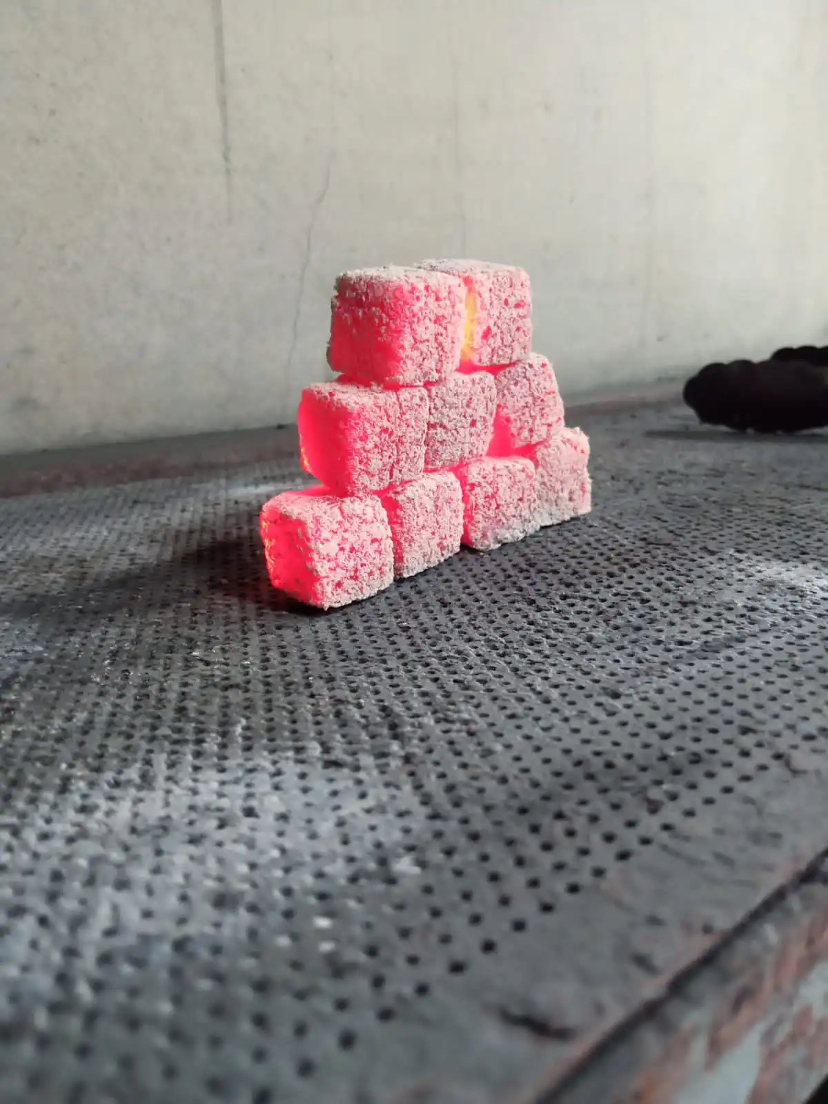 Indonesia Briket Coconut Shell Charcoal Briquette For Hookah Shisha ...