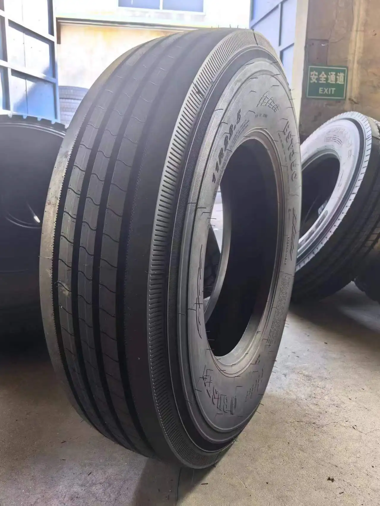 Heavy duty commercial truck tires 315 60R225, 295 75R22.5, 315 70R22.5, 295 80R22.5, 315 80R22.5 ...