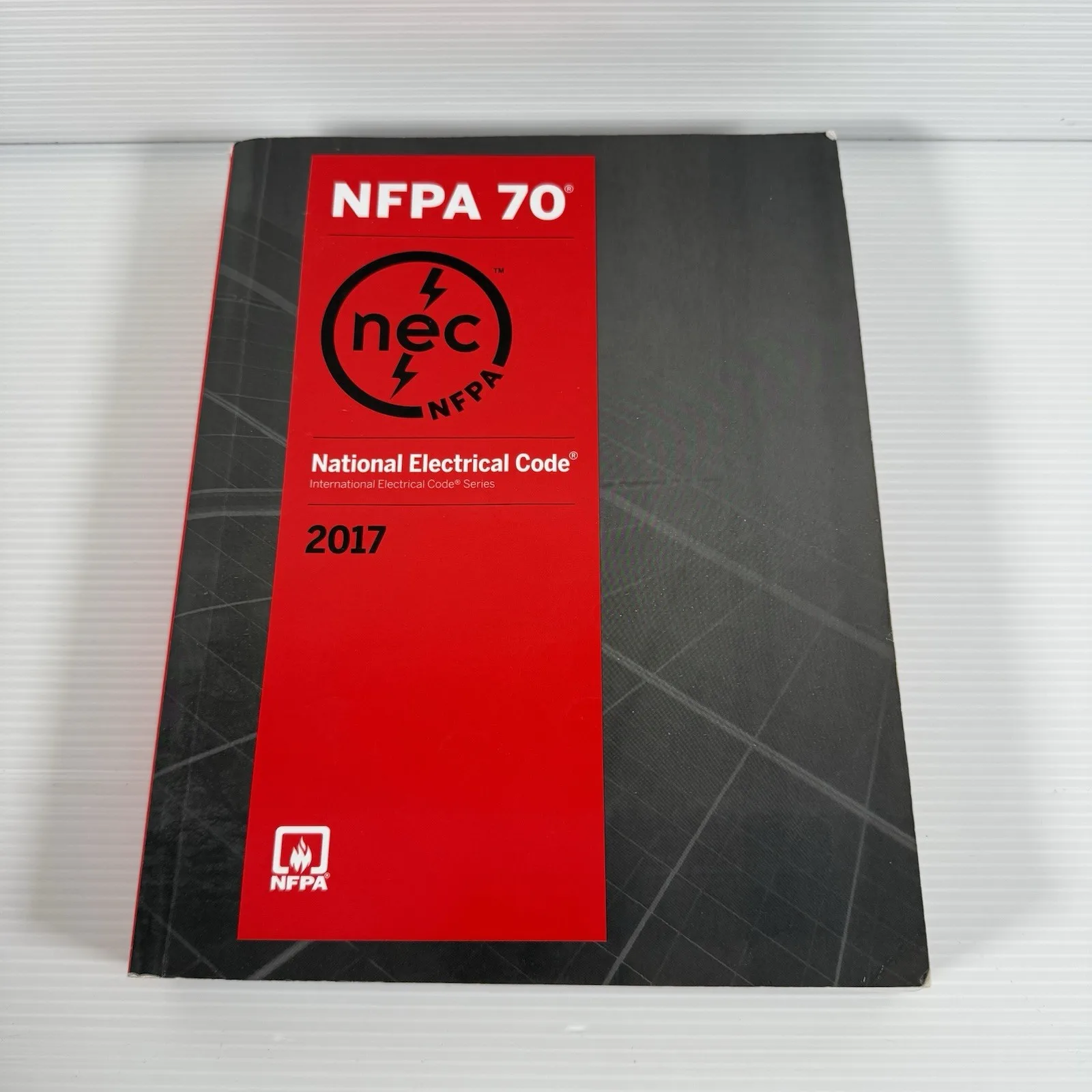 NFPA 70 National Electrical Code-2017 Edition Educational Paperback ...