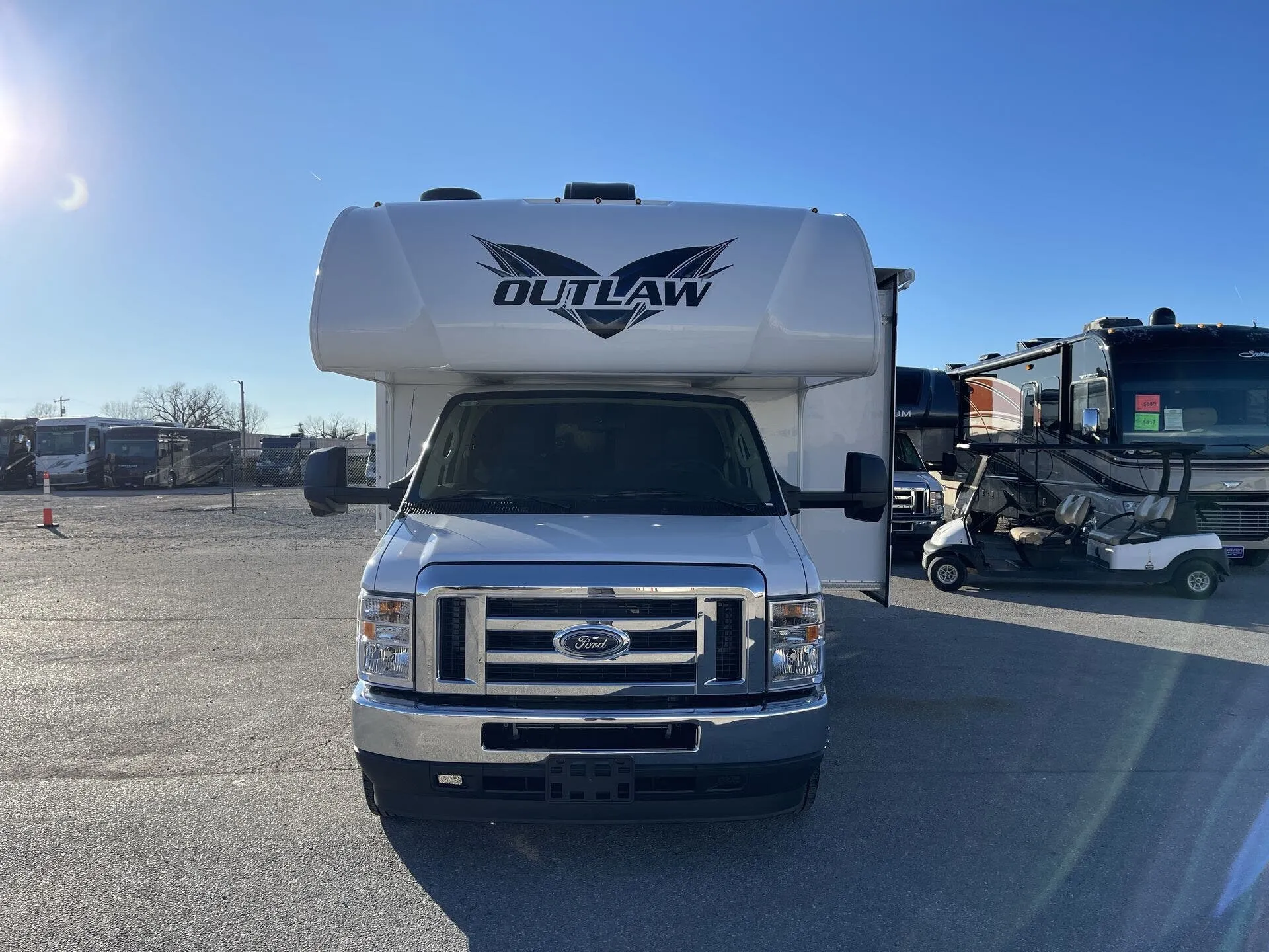 2023 Thor Motor Coach Outlaw Camper Motorhome Caravan - Buy 4x4 ...