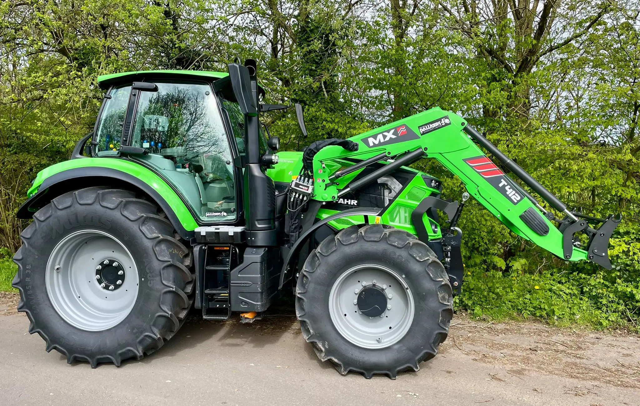 Deutz-fahr 6160 RCSHIFT Tractor with MX T412 Loader for Sale