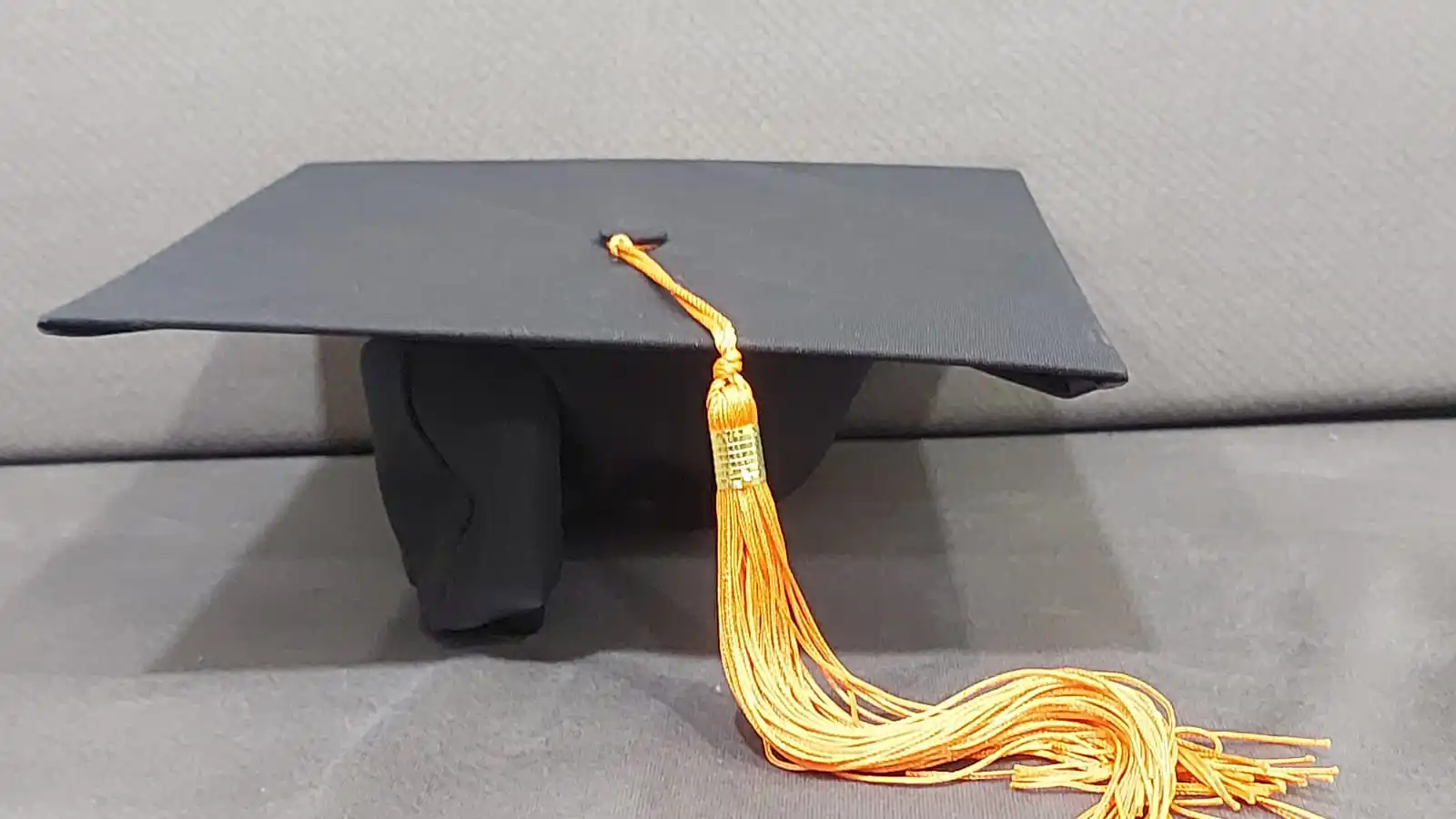 Customized Black Shiny Matte Academic Dress Graduation Gown And Hat For ...