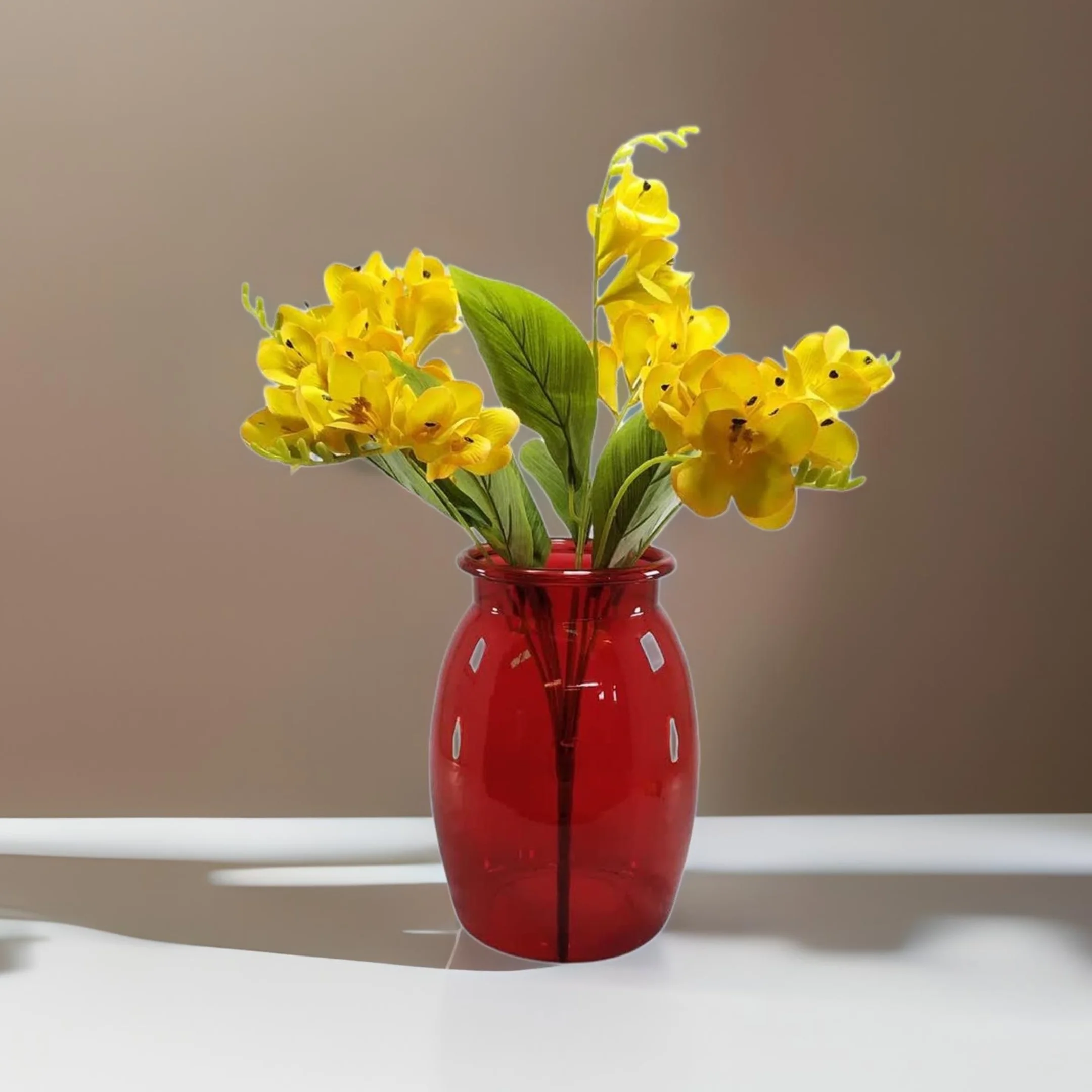 Small Attractive Red Colored Round Shaped Glass Flower Glass Vase For ...