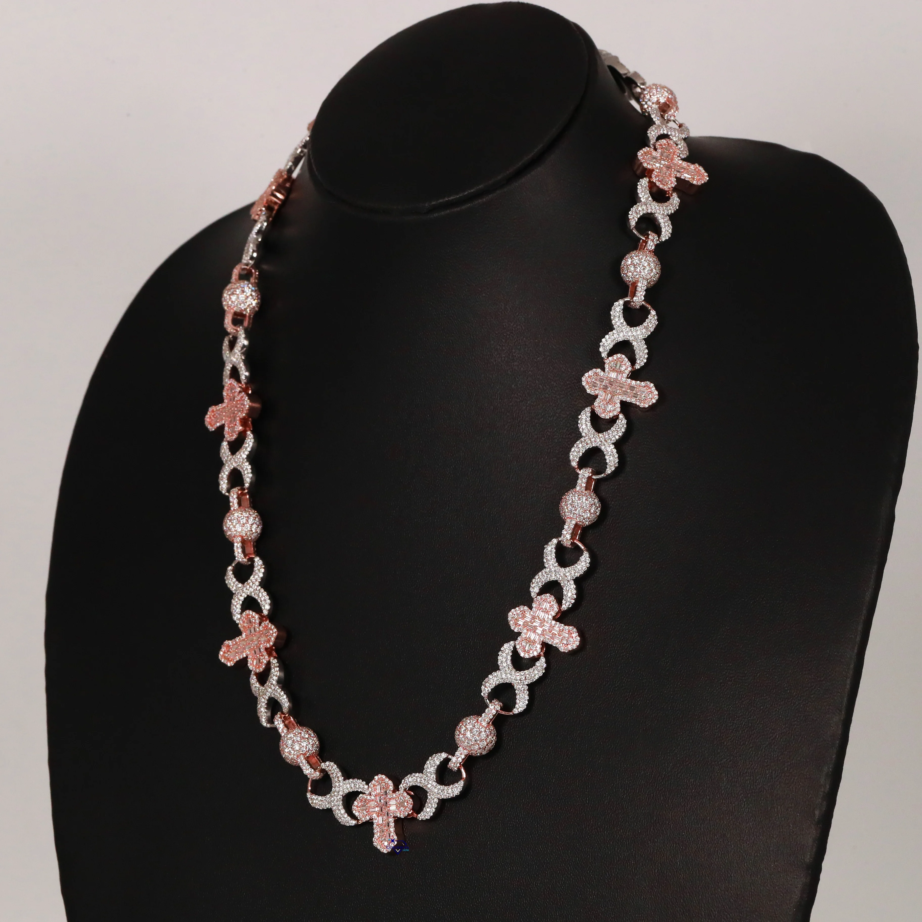 Elevate Your Style With This Exquisite Diamond Chain Meticulously Made ...
