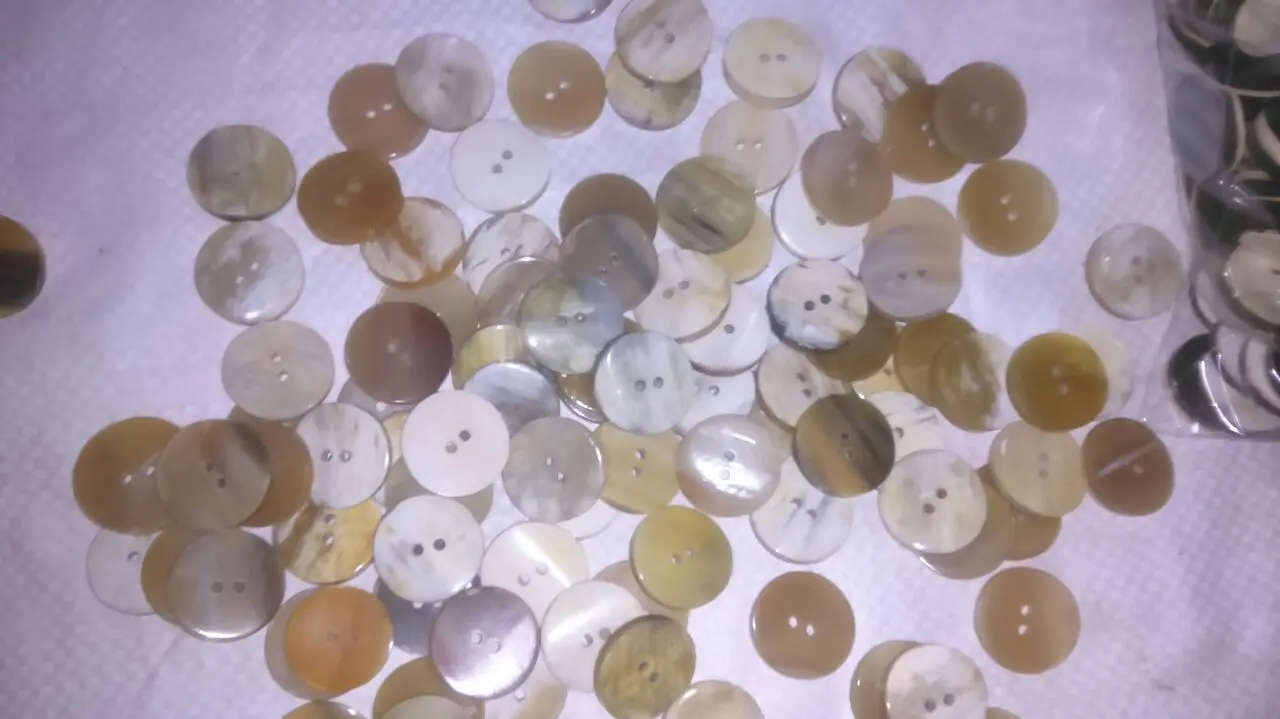 Horn Button Best Quality Natural Africa Horn Finished Buttons Cow and ...