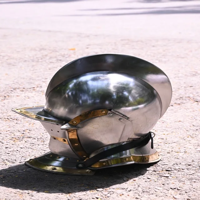 Medieval European Closed Helmet Knights Armor Helmet Roman Burgonet ...
