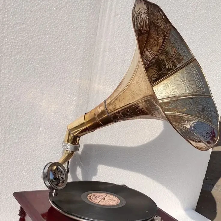 Home Decorative Vintage Gramophone Showpiece Record Player With Wooden ...