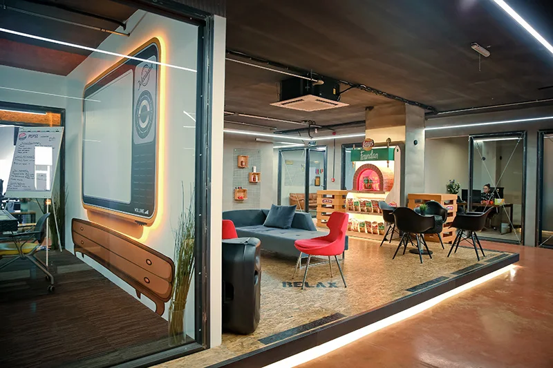 Customized Wooden Body And Shelf Changeable Pedestal Store Display And ...