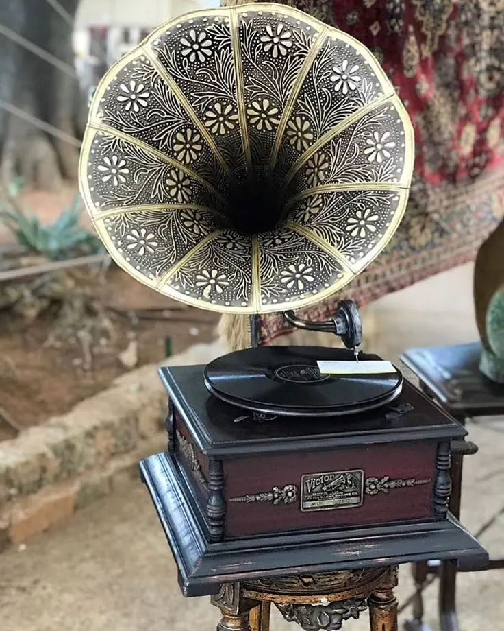 Home Decorative Vintage Gramophone Showpiece Record Player With Wooden ...