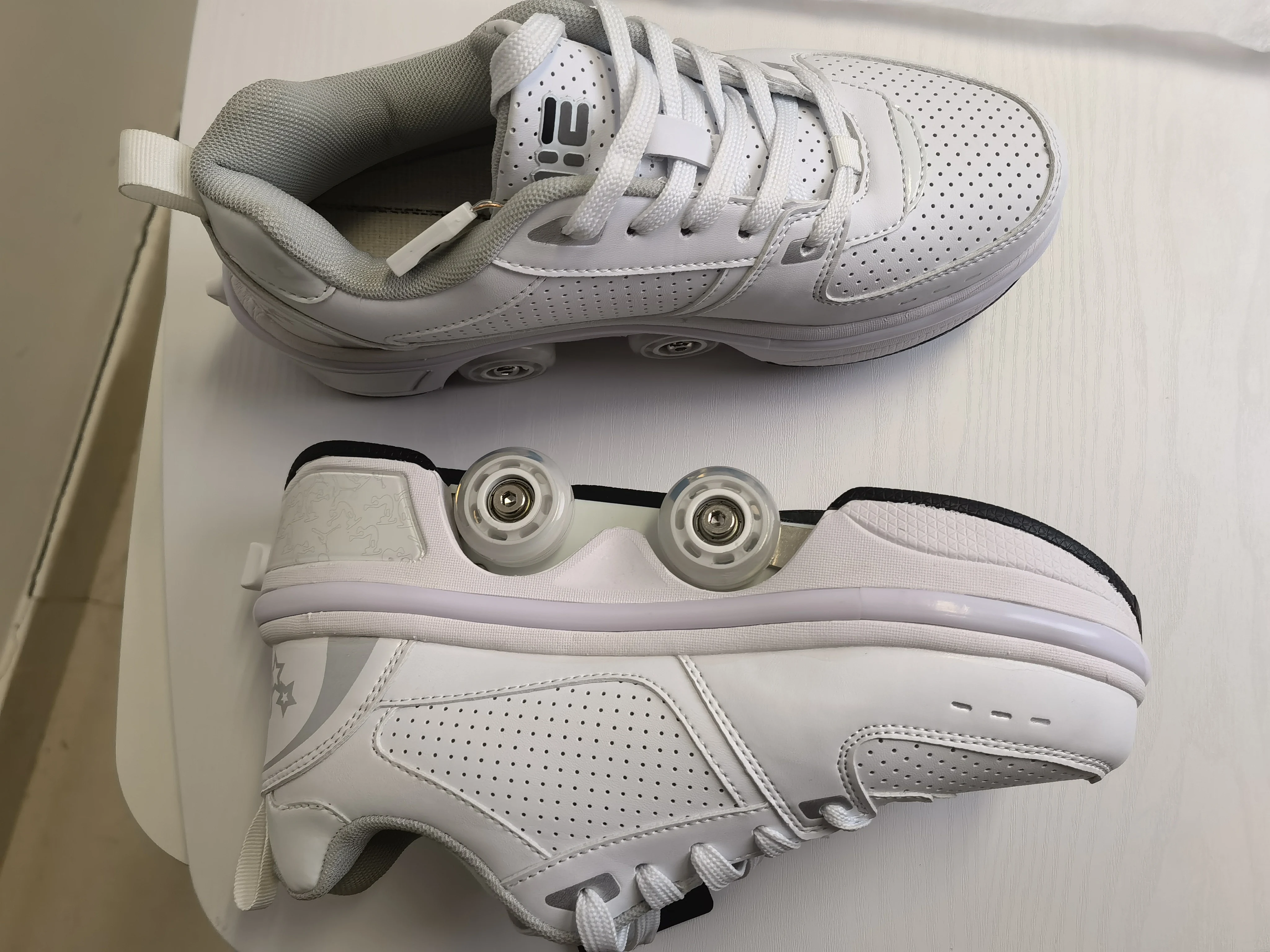 White Roller Skate Runners Shoes Kids Kick Out Wheeled Shoes Led Light ...