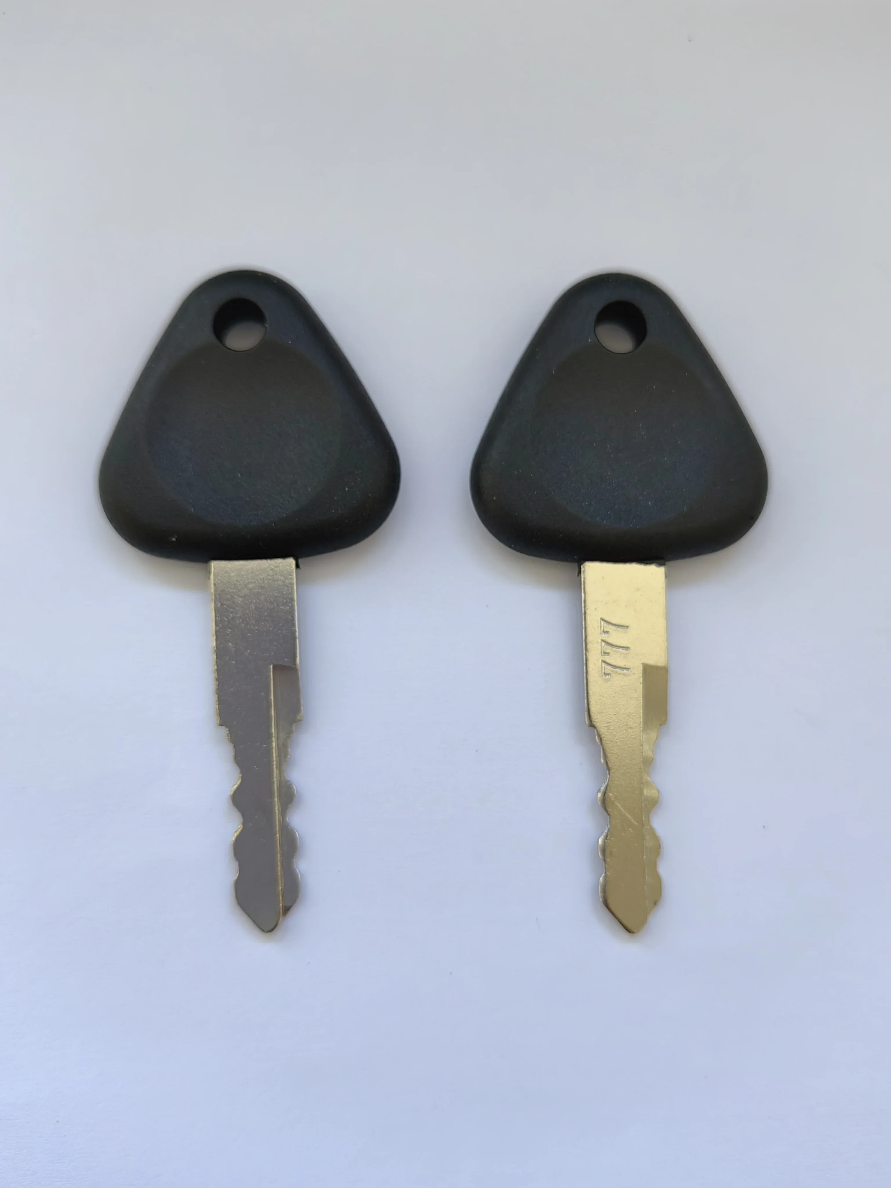 2 PCS 777 Key 14529178 Ignition Key for Heavy Equipment Volvo Samsung ...