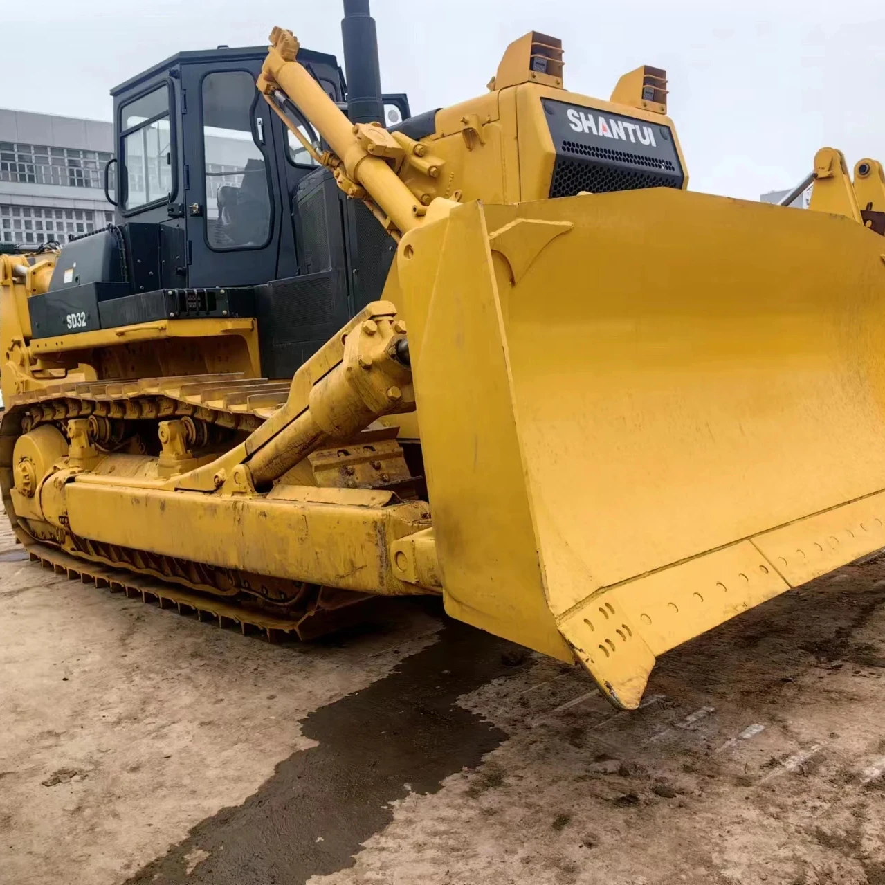 SHANTUI SD32 Crawler Bulldozer - High Efficiency & Durability