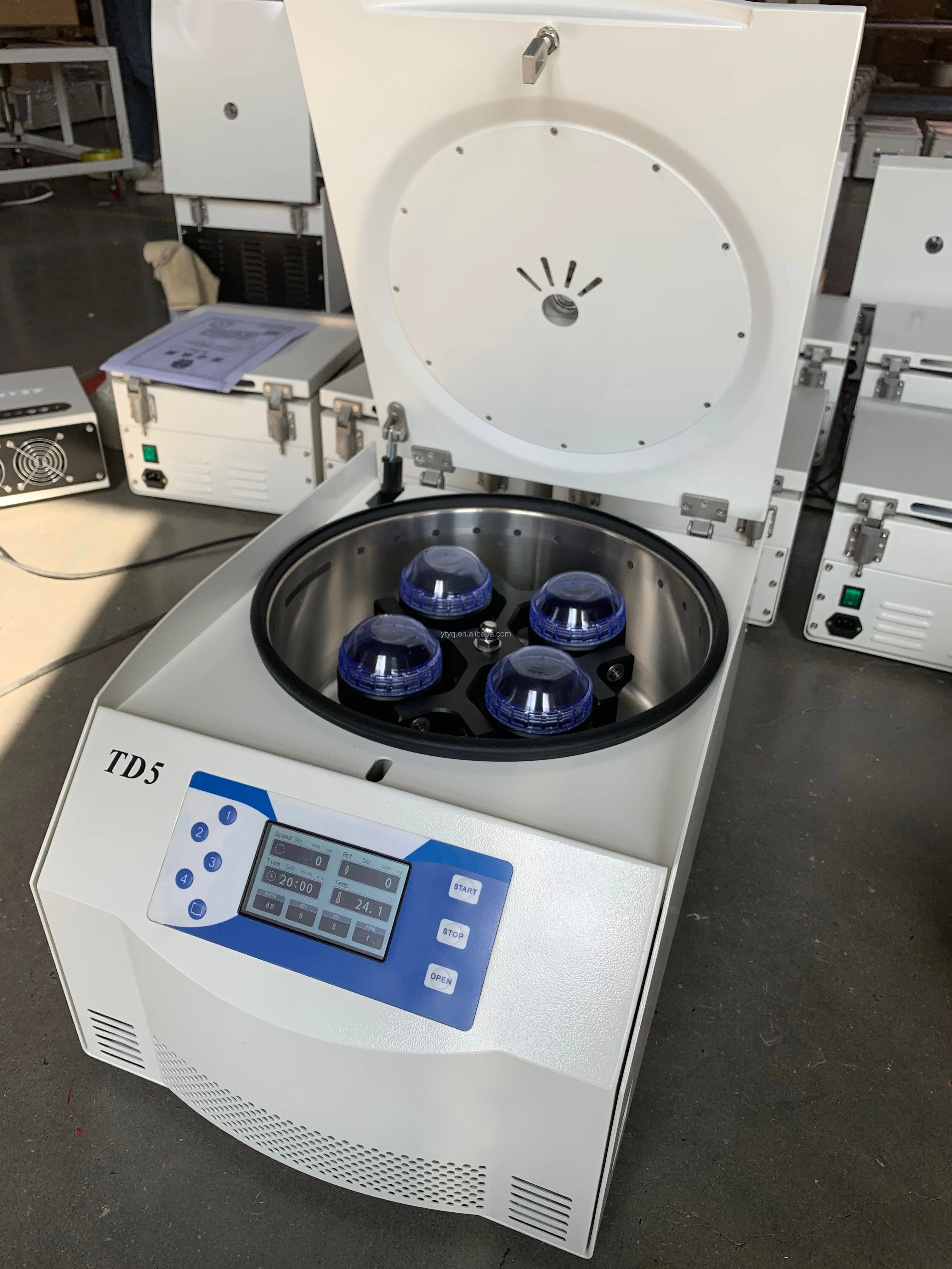 5000 Tr/min Centrifugeuse De Laboratoire Médical Pour 28 Tubes 36 Tubes ...