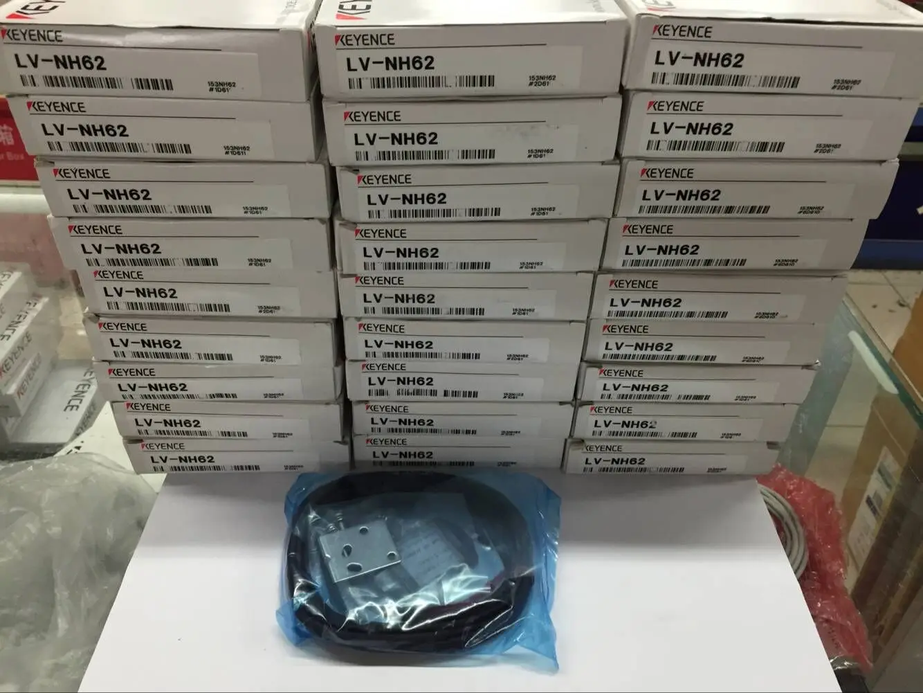 KEYENCE Inductive Proximity Sensor EH-605 - Reliable Performance