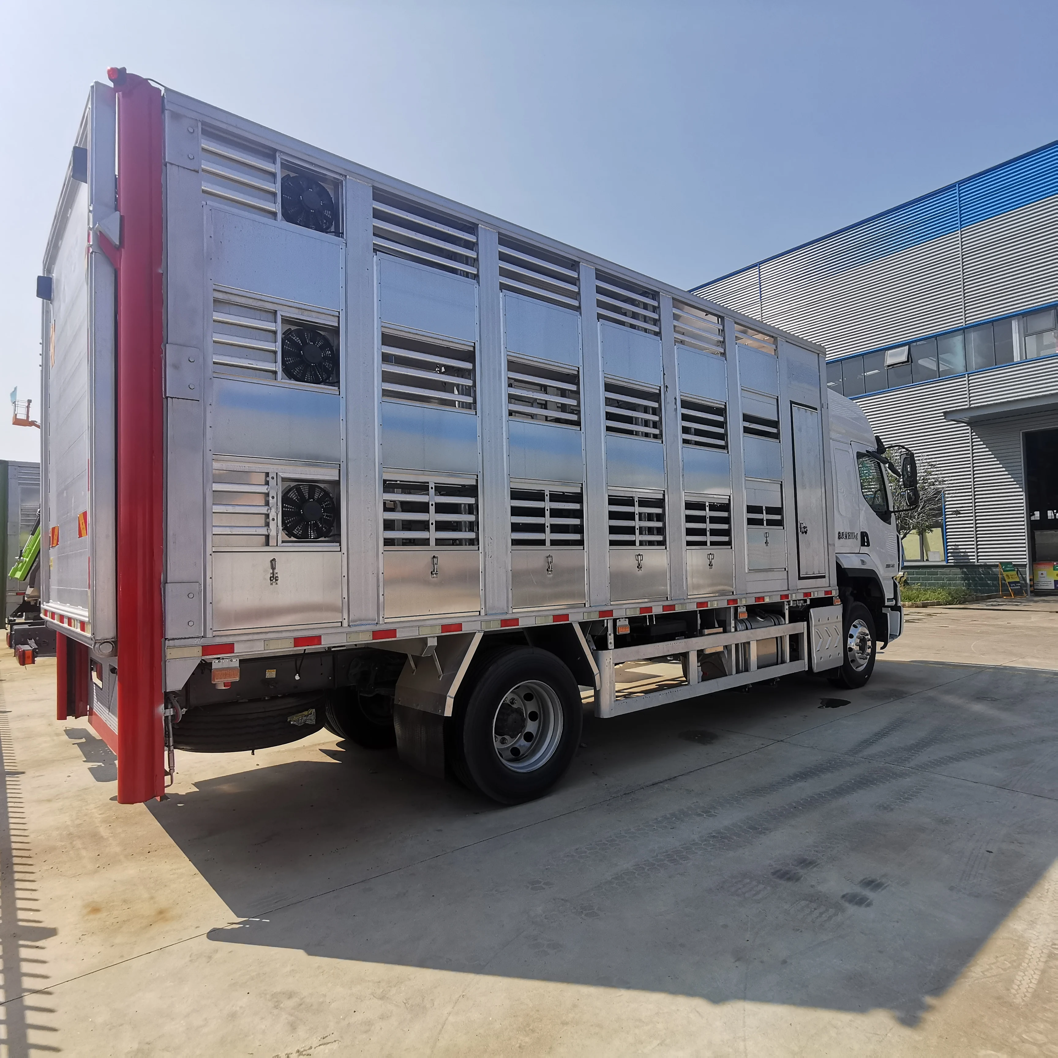 New Design Live Animal Transport Truck - Efficient Delivery
