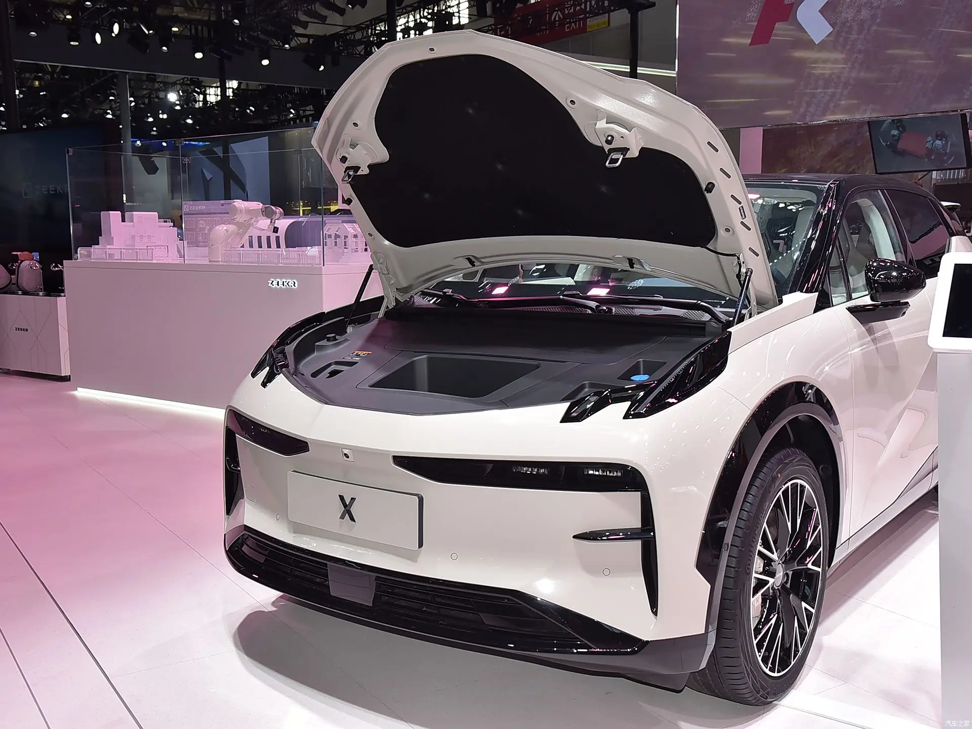 2024 Zeekr X Compact SUV Brand New 5-Seater 2025 Electric Vehicle with Long Range 512KM Four ...